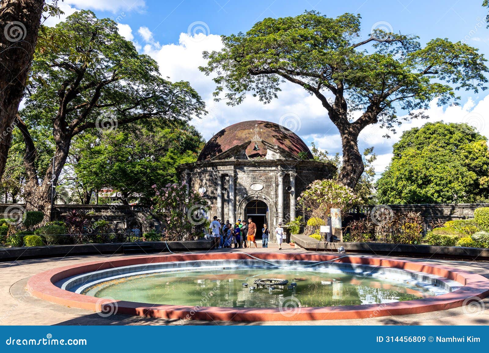 People Visiting the Paco Park on Easter, Manila Editorial Stock Image ...