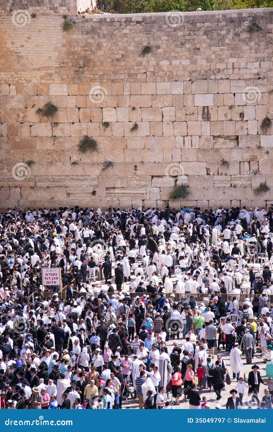 People at the Wailing Wall editorial photography. Image of buildings ...