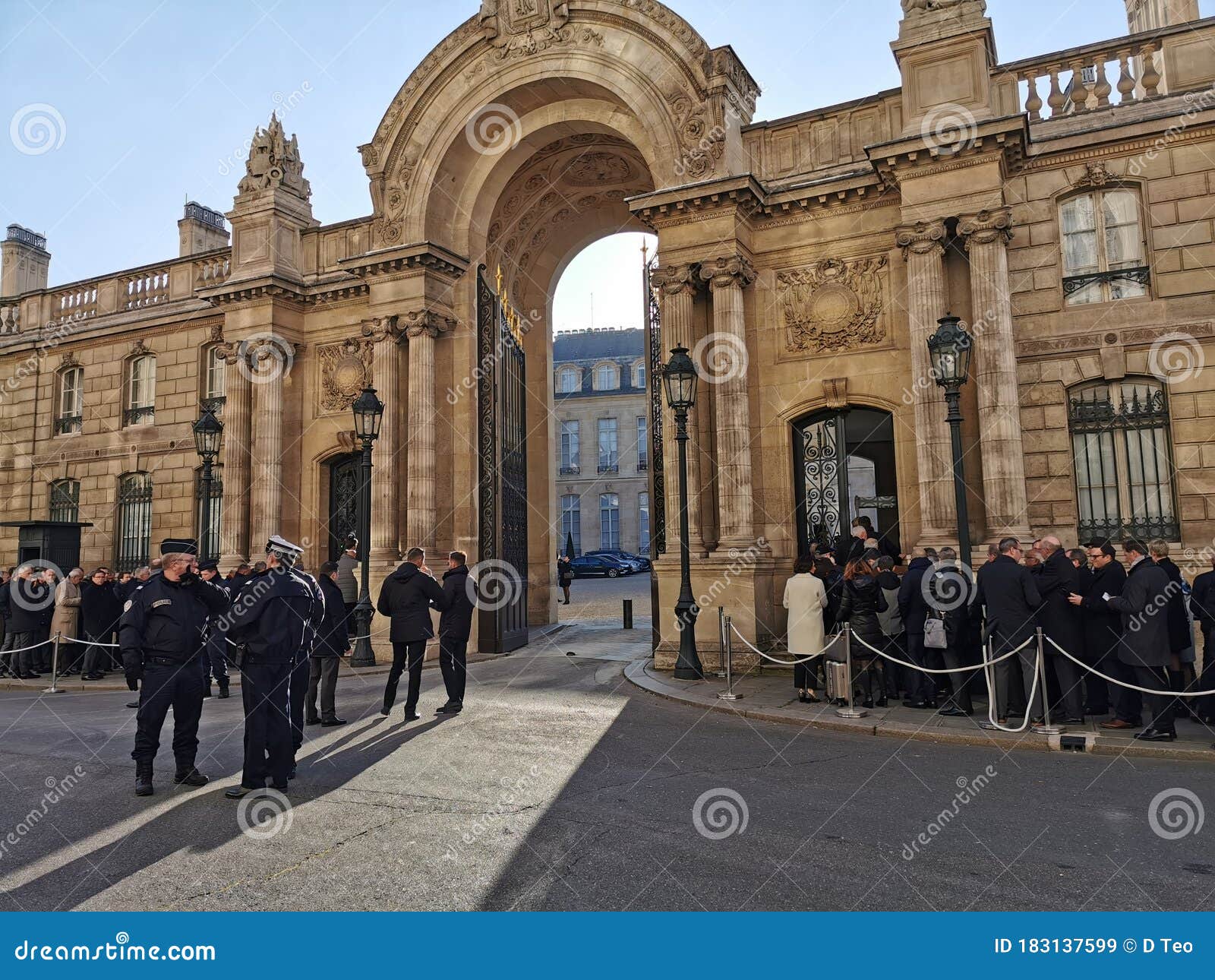 People Waiting Outside an Old Building in Paris Editorial Stock Image ...