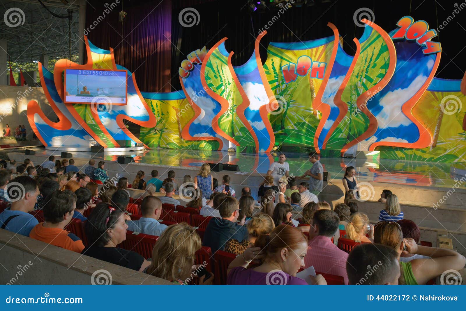 People Waiting for the Start of the Concert Editorial Photography ...