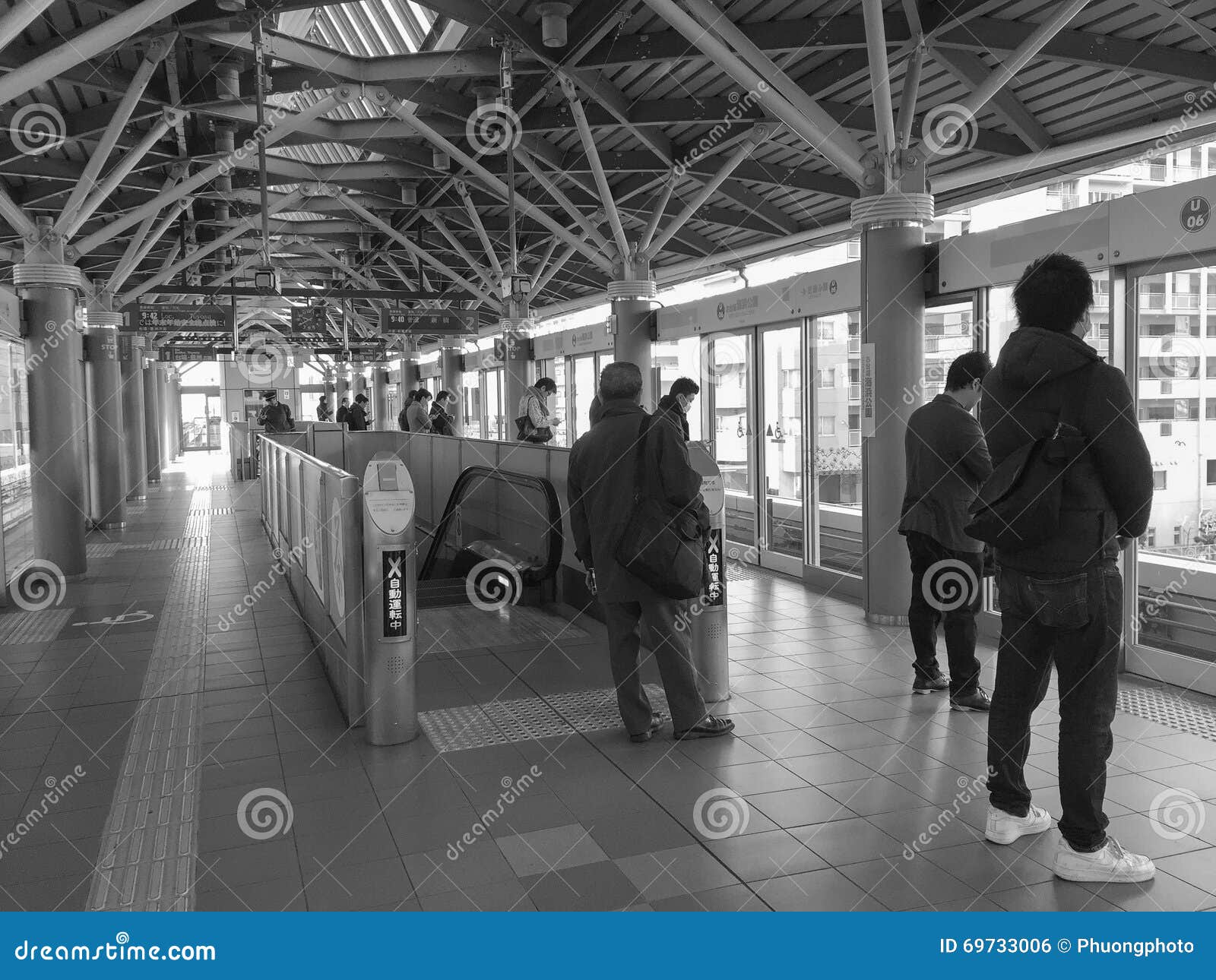 People Waiting for the Train at the Tokyo Main Station Editorial Photo ...