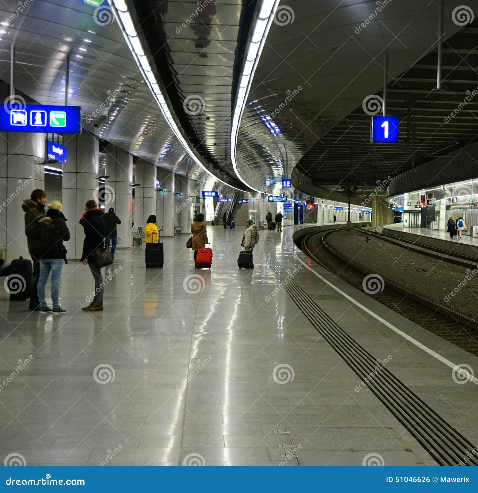 People waiting for train editorial photo. Image of vienna - 51046626