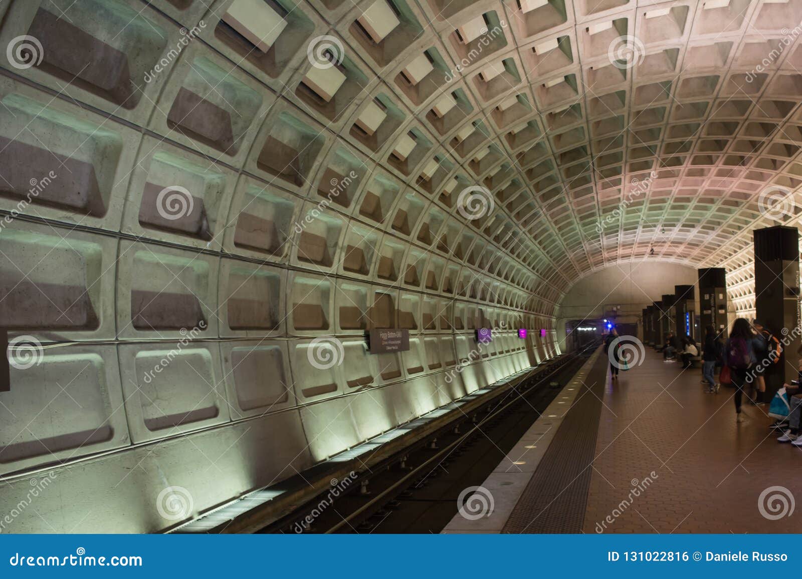 People Waiting for the Train in the Washington Underground Editorial ...