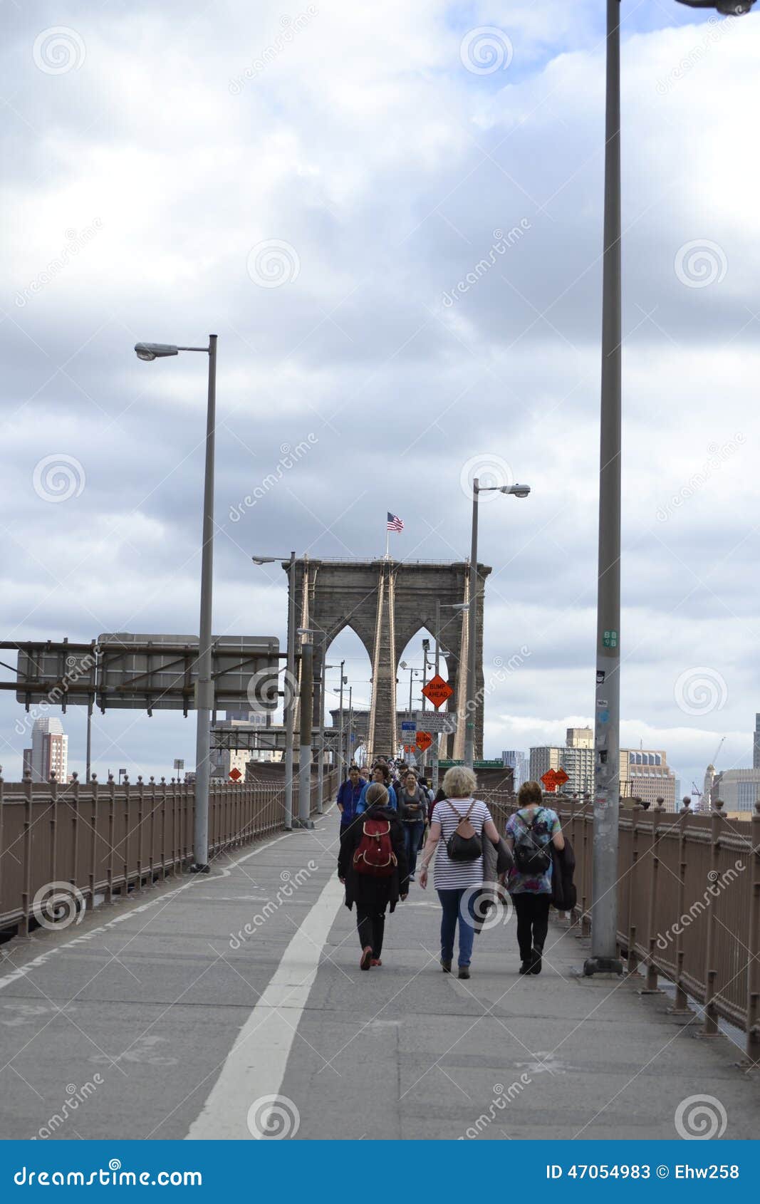 People Walk Along Brooklyn Bridge Editorial Stock Photo - Image of ...