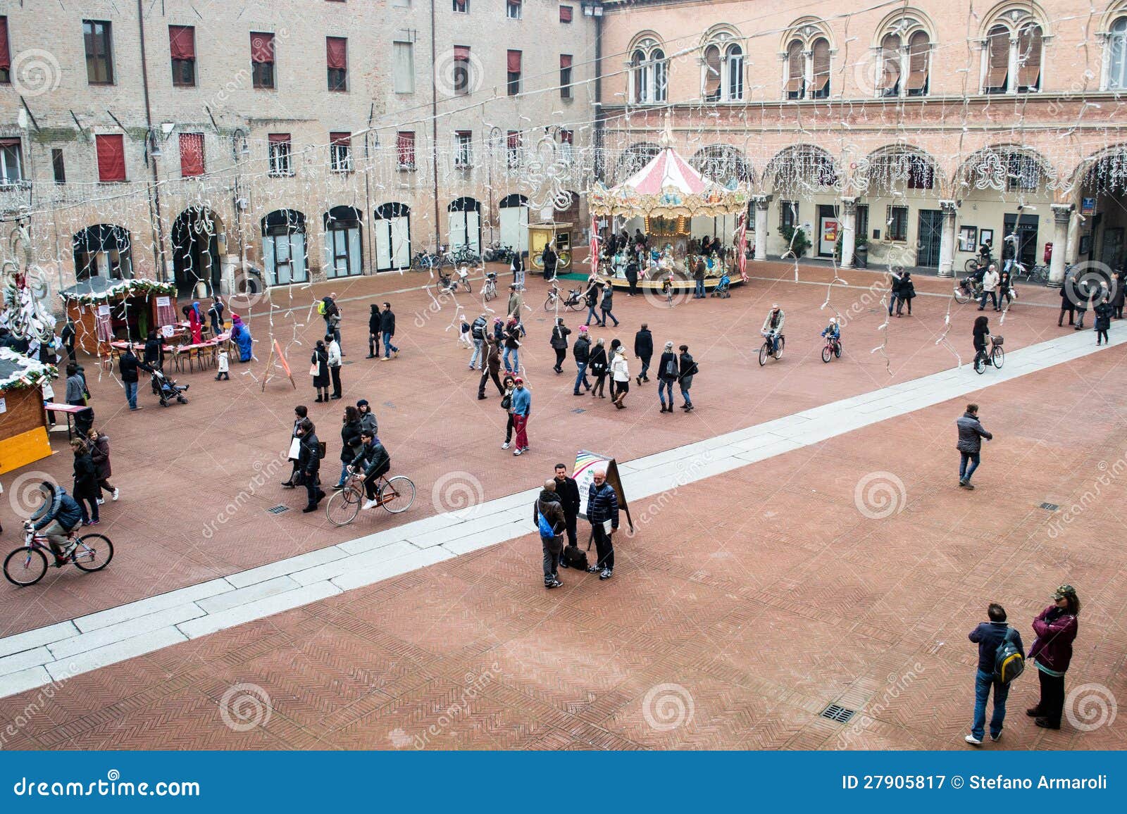 People walk in ferrara editorial photography. Image of historic - 27905817