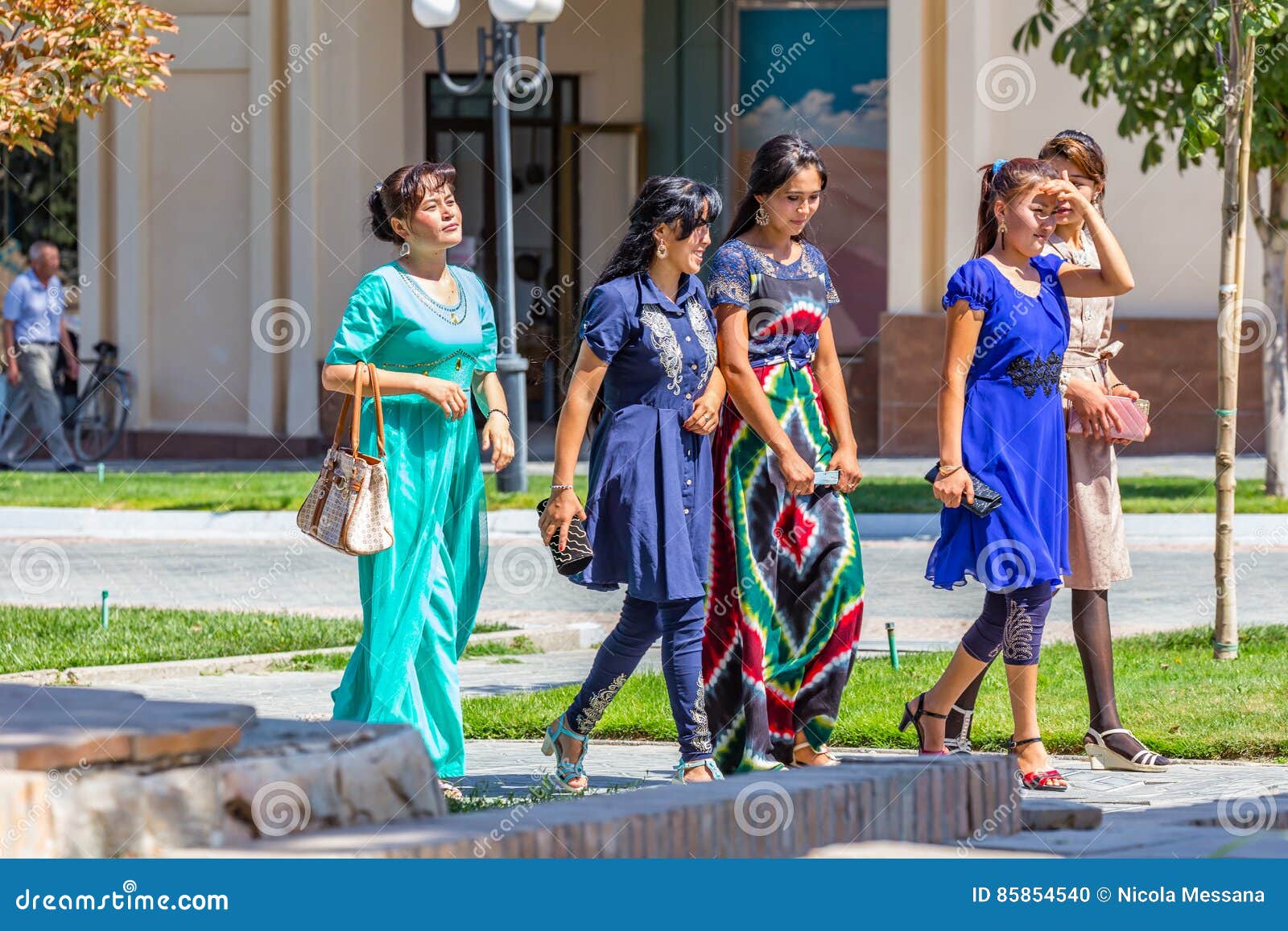 People Walk in Samarkand, Uzbekistan Editorial Image - Image of elderly ...