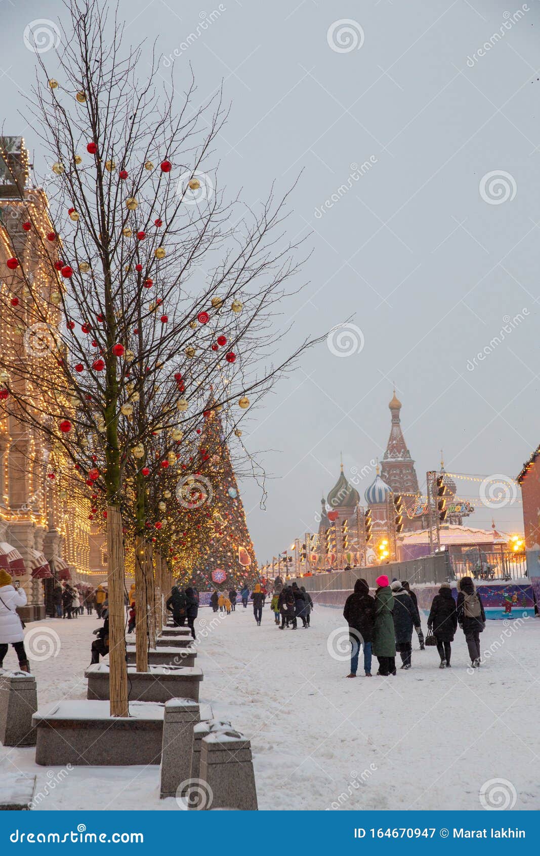 People Walking on Red Square Moscow Editorial Photography - Image of ...