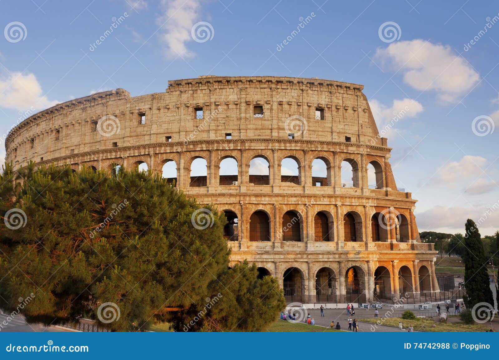 People Walking in Front of the Colosseum in the Evening Editorial Stock ...