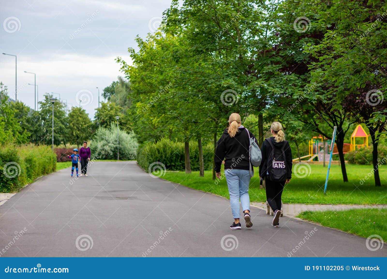 People walking at a park editorial image. Image of polish - 191102205