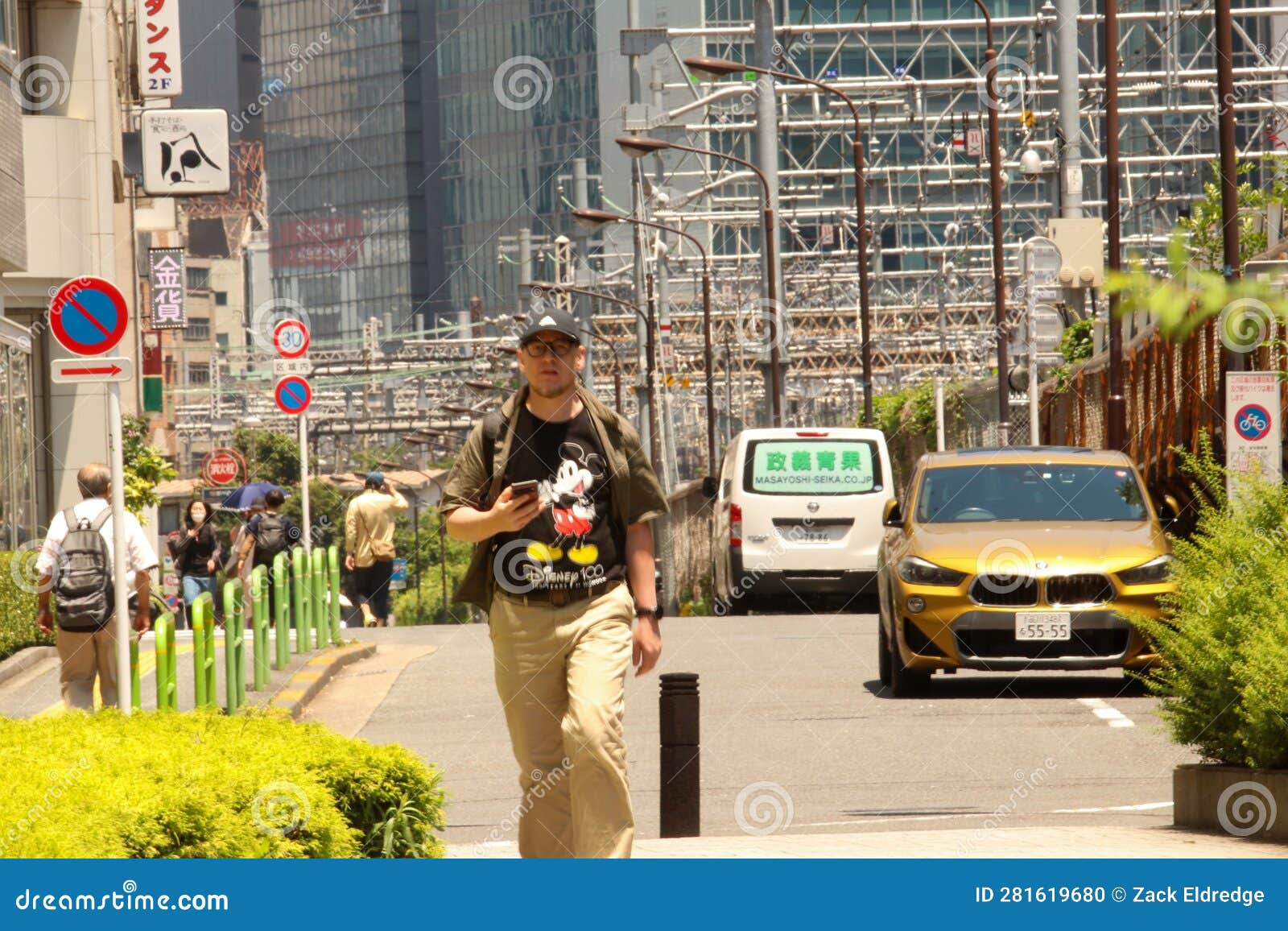 People Walking in Tokyo, Japan Editorial Image - Image of japan ...