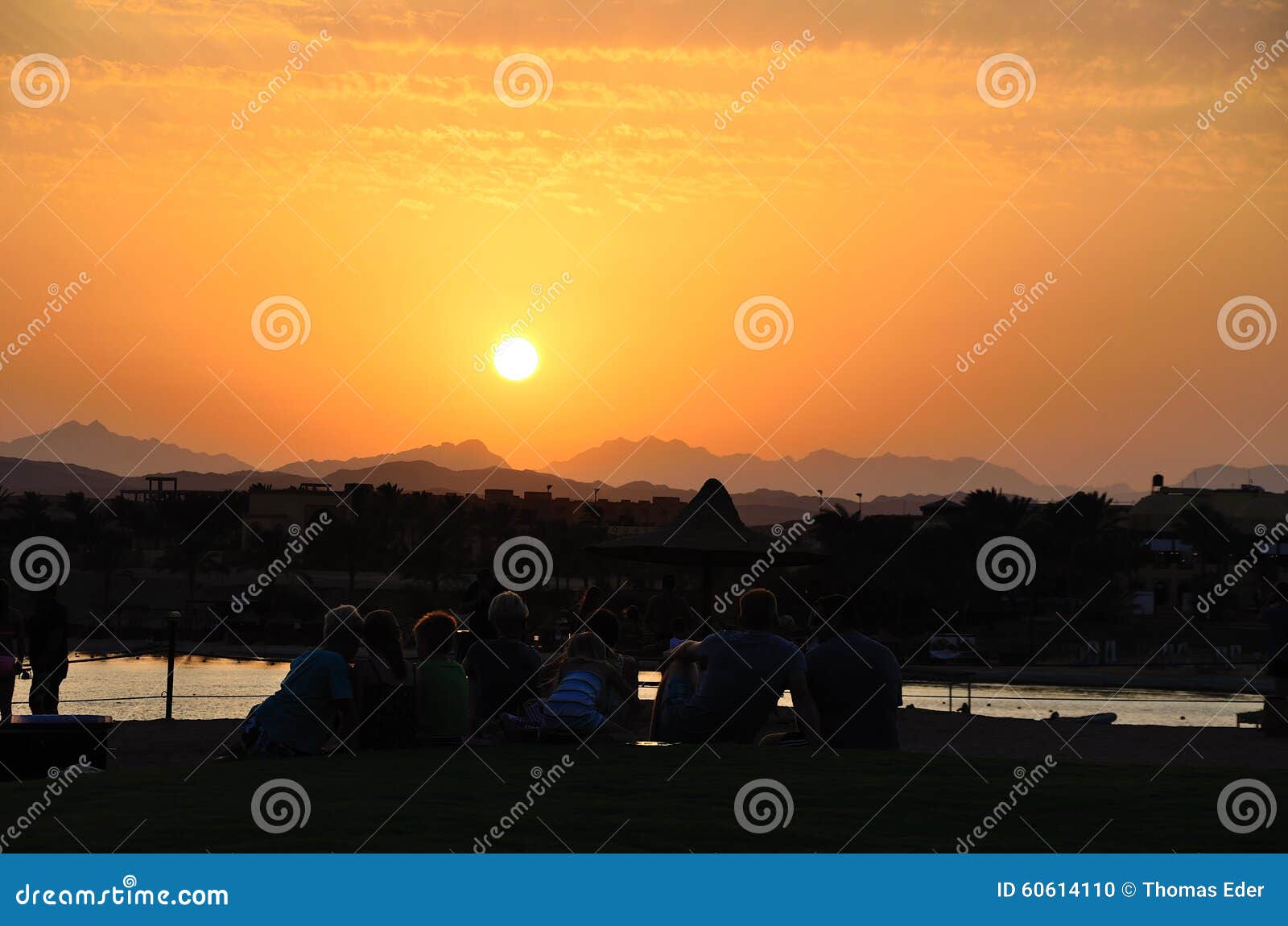 People watch sunset editorial image. Image of diving - 60614110