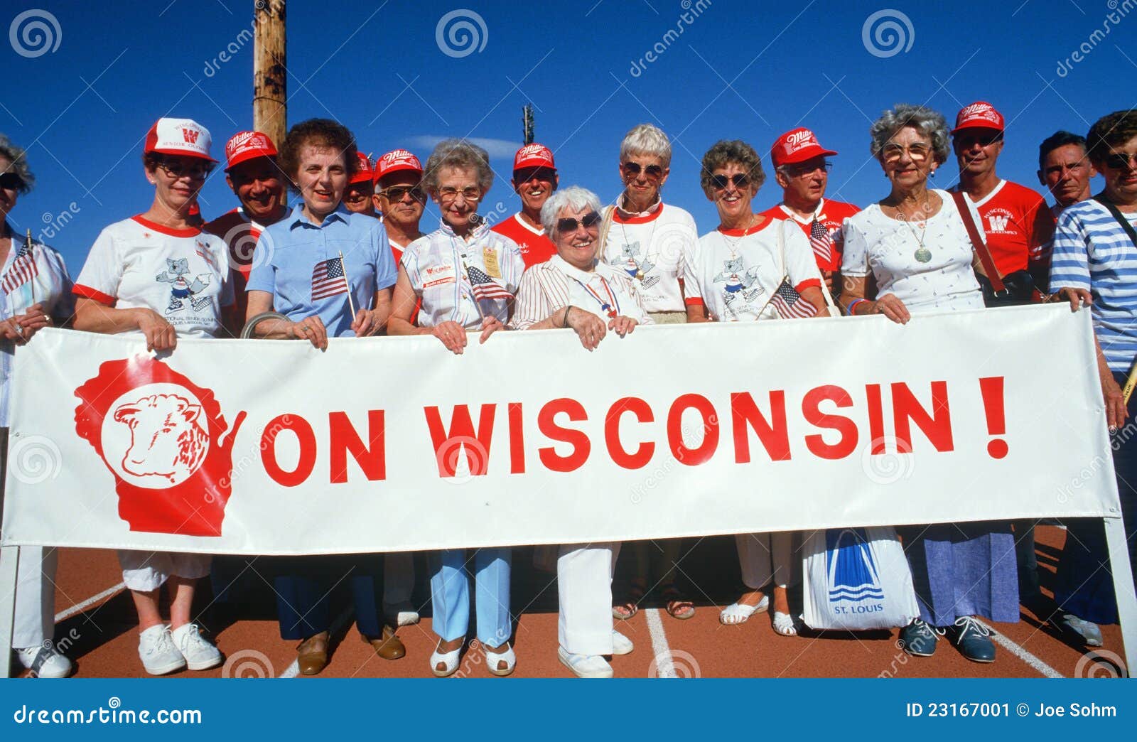 People with Wisconsin sign editorial photo. Image of north - 23167001