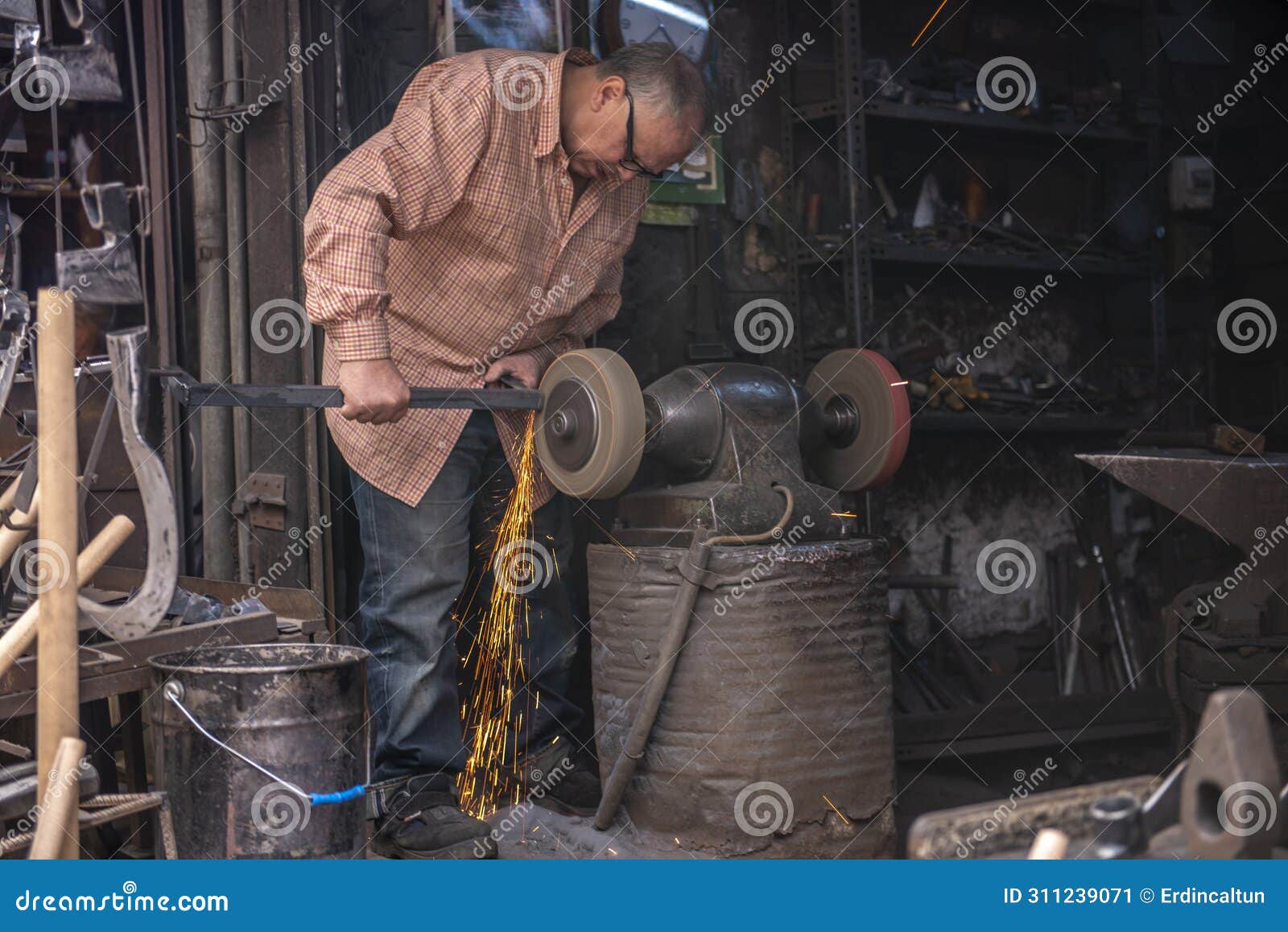People Working in Kayhan Traditional Trade Center Editorial Photo ...