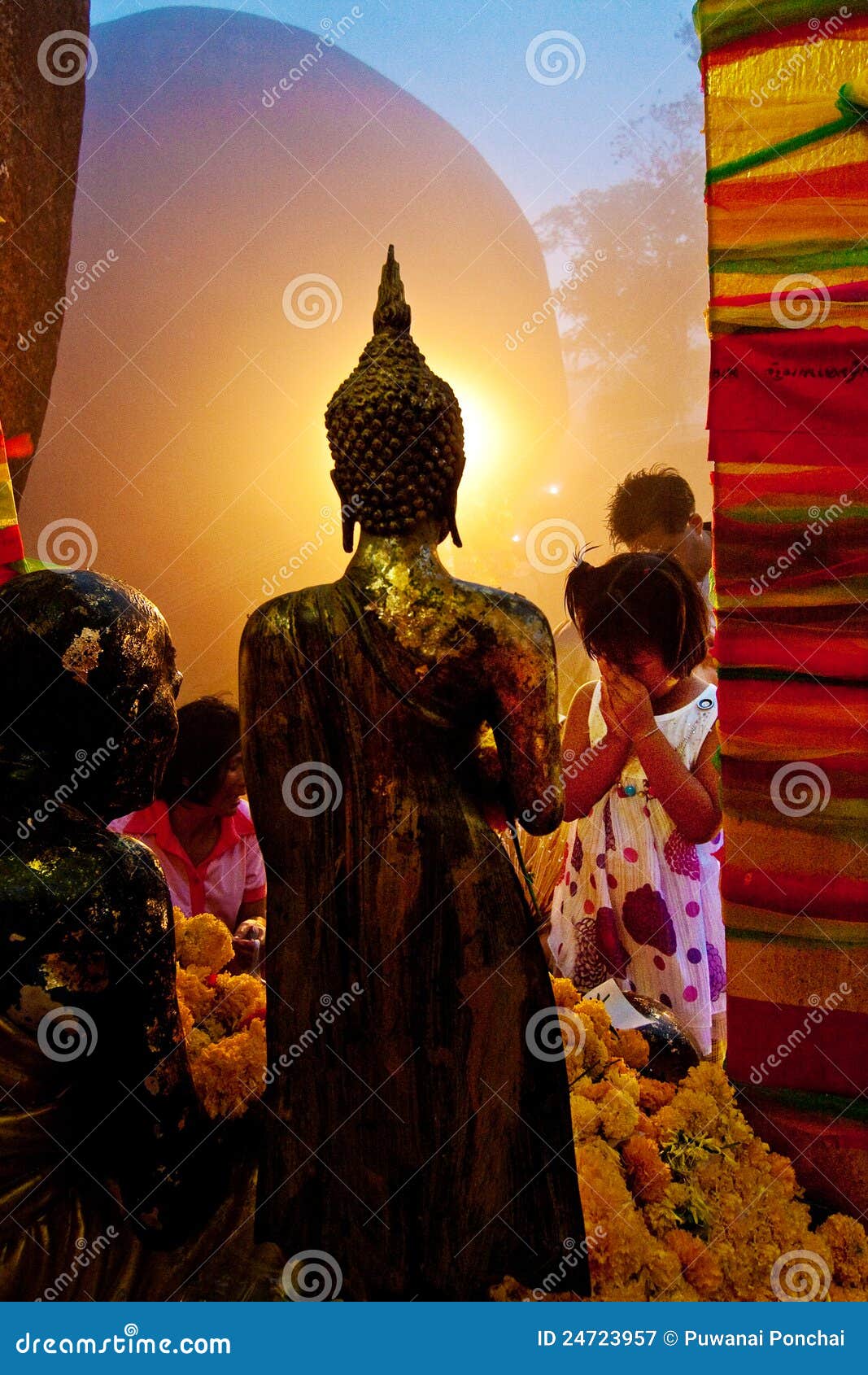 People worship Buddha editorial photography. Image of antiquities ...