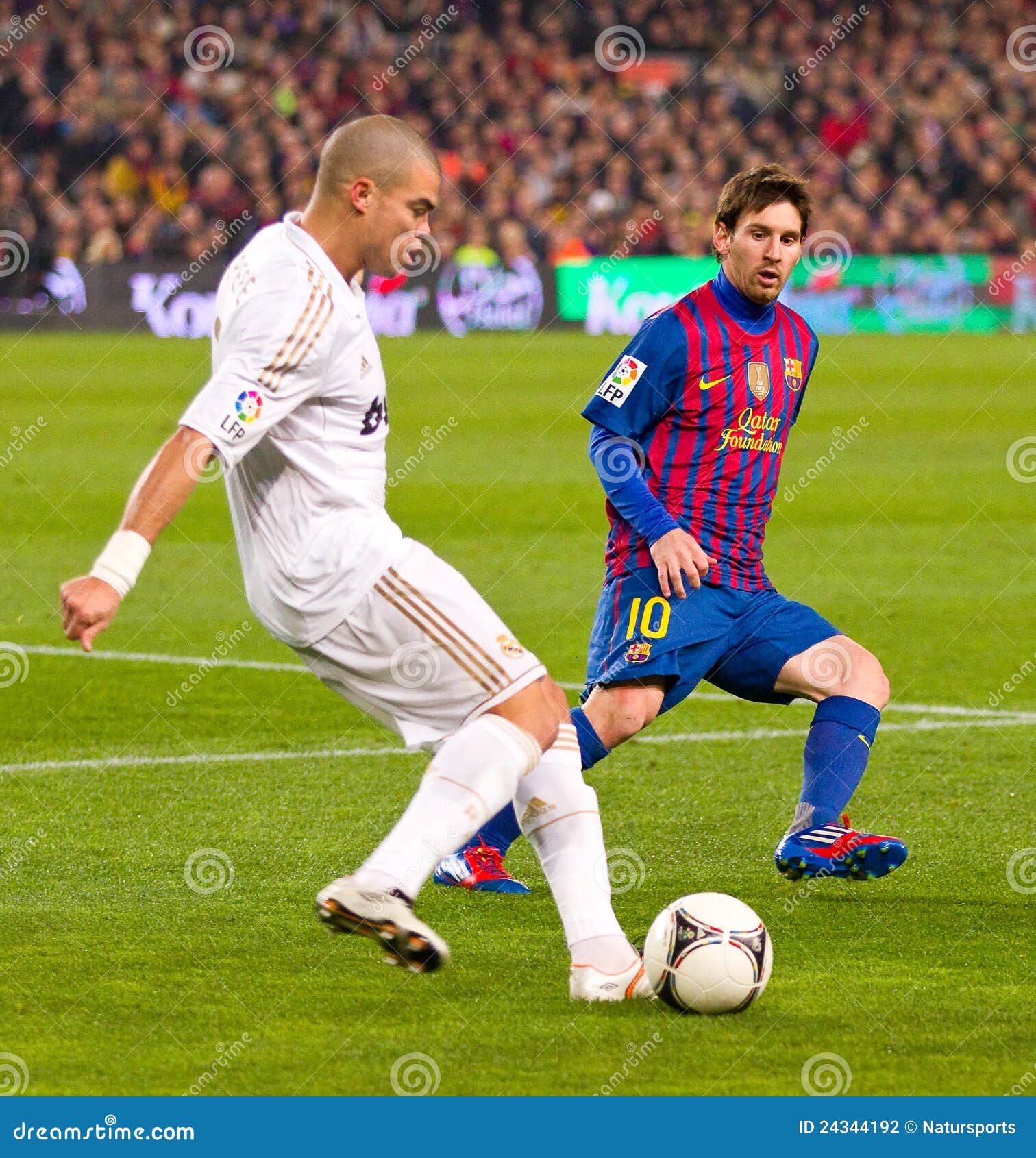 Pepe and Messi editorial photography. Image of goal, sports - 24344192