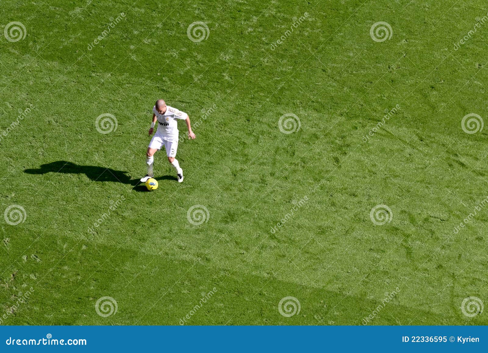 Pepe playing ball editorial image. Image of soccer, trick - 22336595