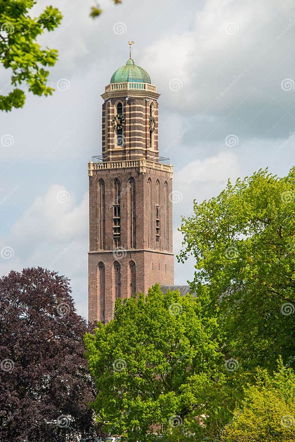 Peperbus in Zwolle stock foto. Image of groen, wolken - 54316918