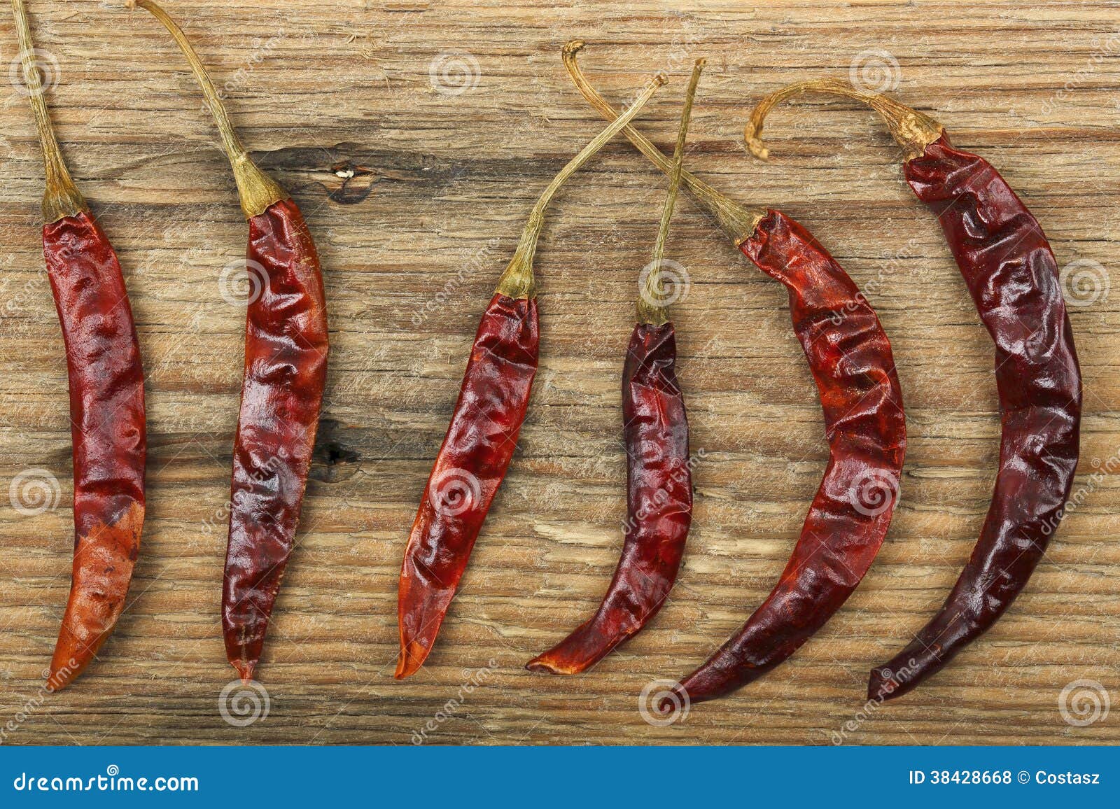 Peperoncini secchi fotografia stock. Immagine di cucina - 38428668