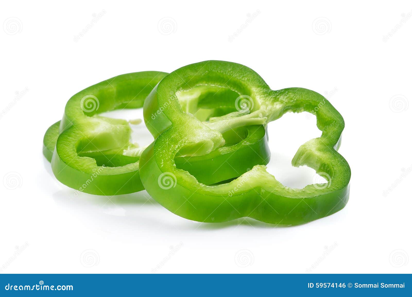 Peperone Verde Affettato Su Fondo Bianco Fotografia Stock - Immagine di ...