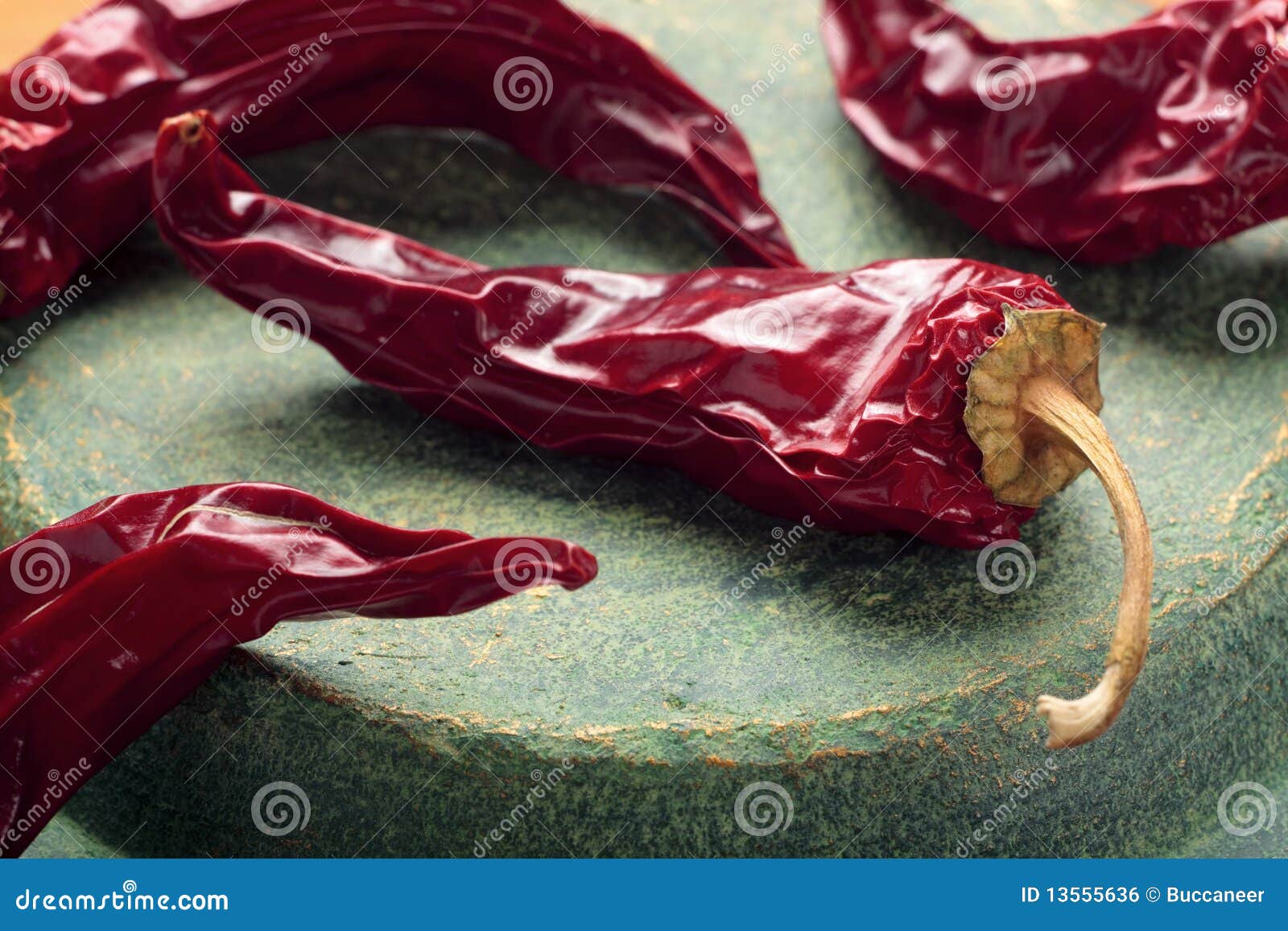 Peperoni Di Peperoncino Rosso Rosso Secchi Fotografia Stock - Immagine ...