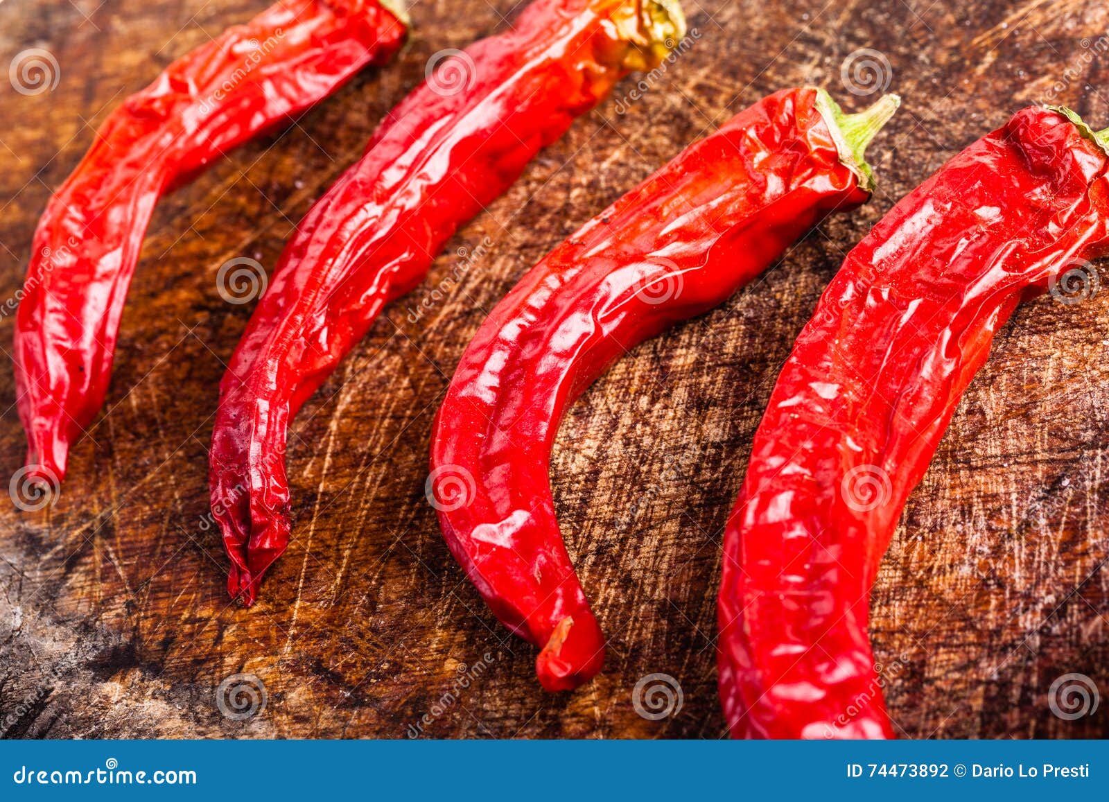 Peperoni Di Peperoncino Rosso Rosso Secchi Fotografia Stock - Immagine ...