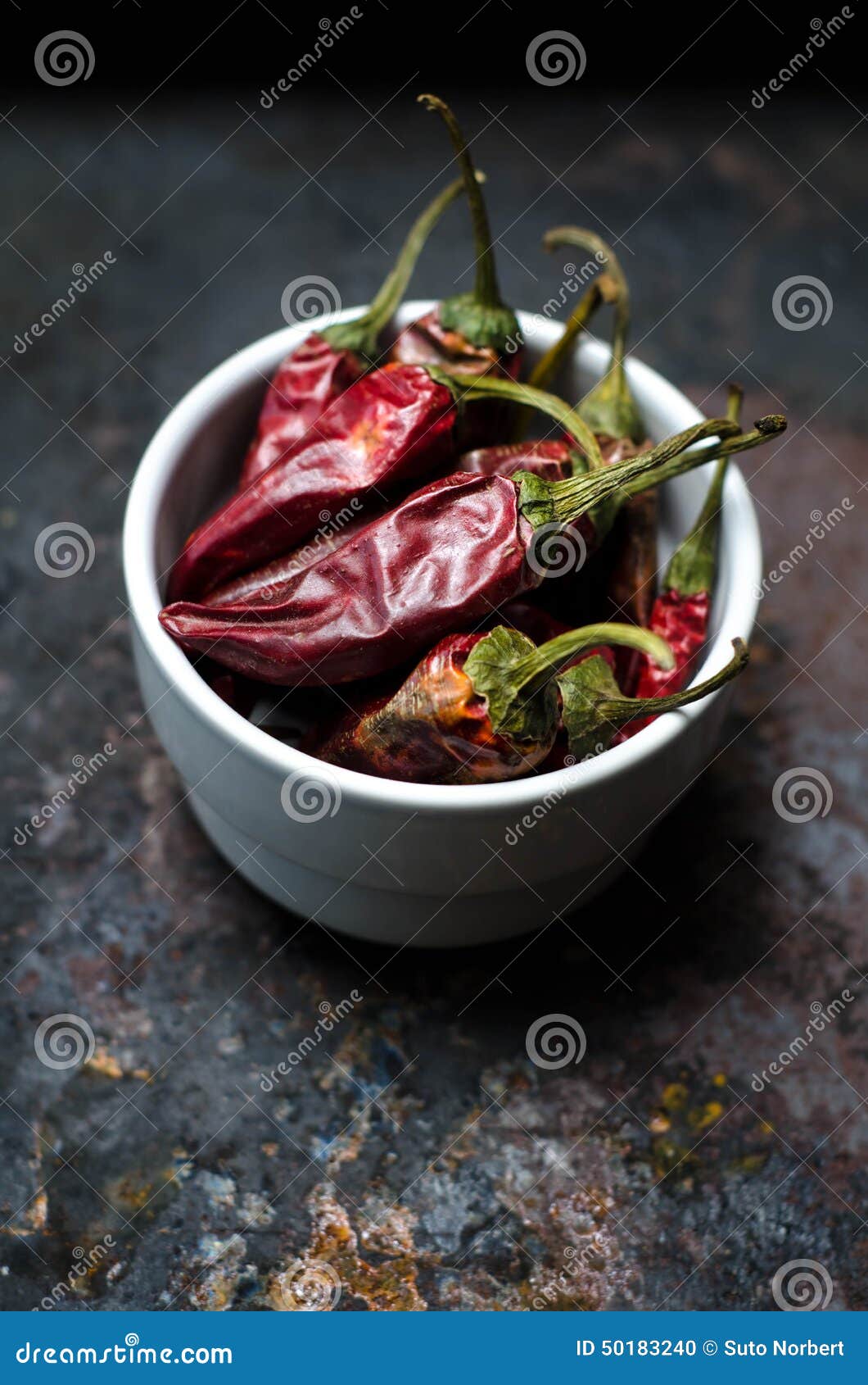 Peperoni Di Peperoncino Rosso Secchi Fotografia Stock - Immagine di ...