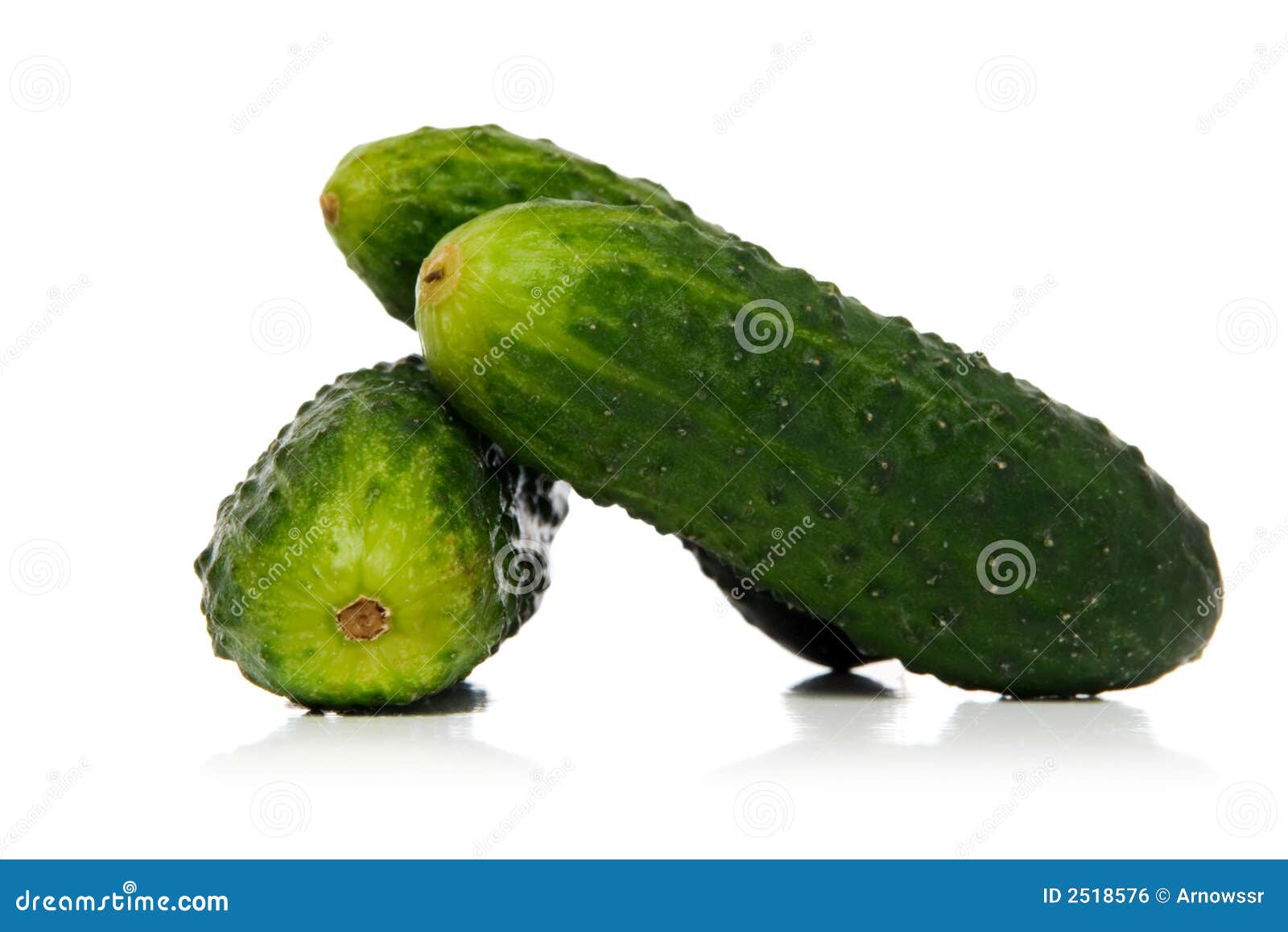 Pepinillos foto de archivo. Imagen de ensalada, aislado - 2518576