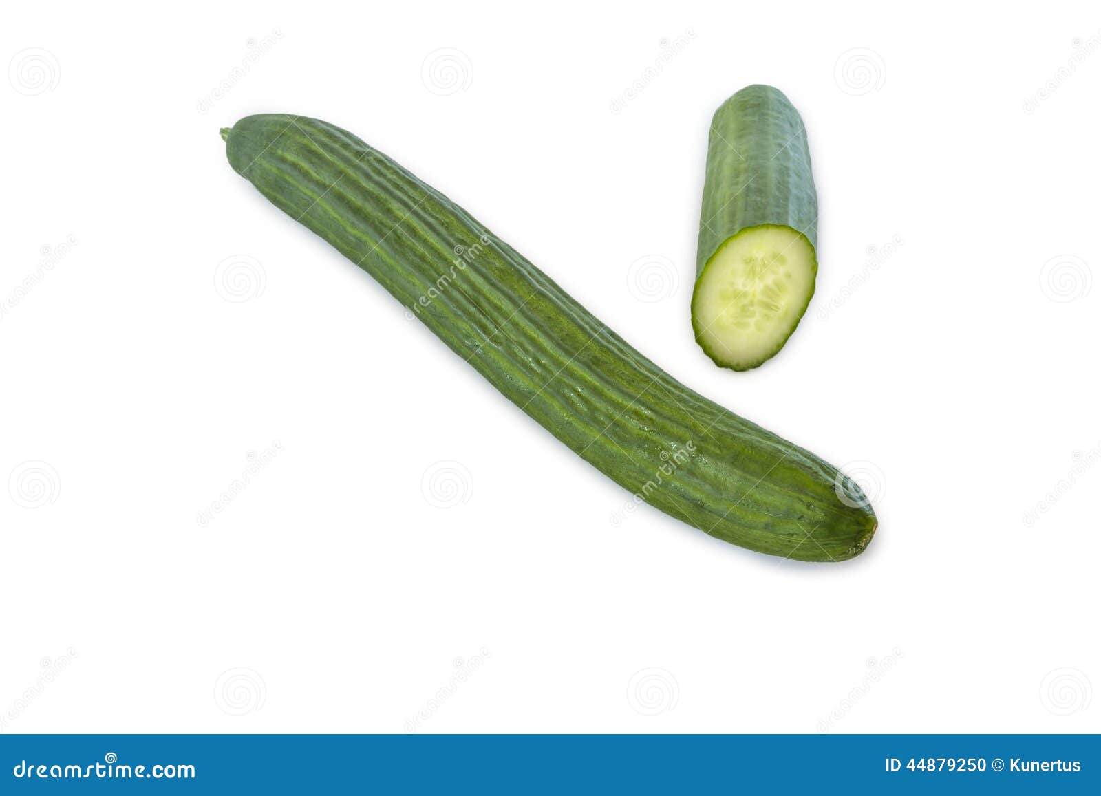 Pepino en blanco foto de archivo. Imagen de verde, vena - 44879250