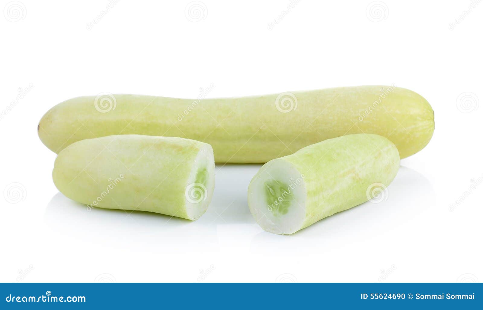 Pepinos Blancos En El Fondo Blanco Foto de archivo - Imagen de parte ...
