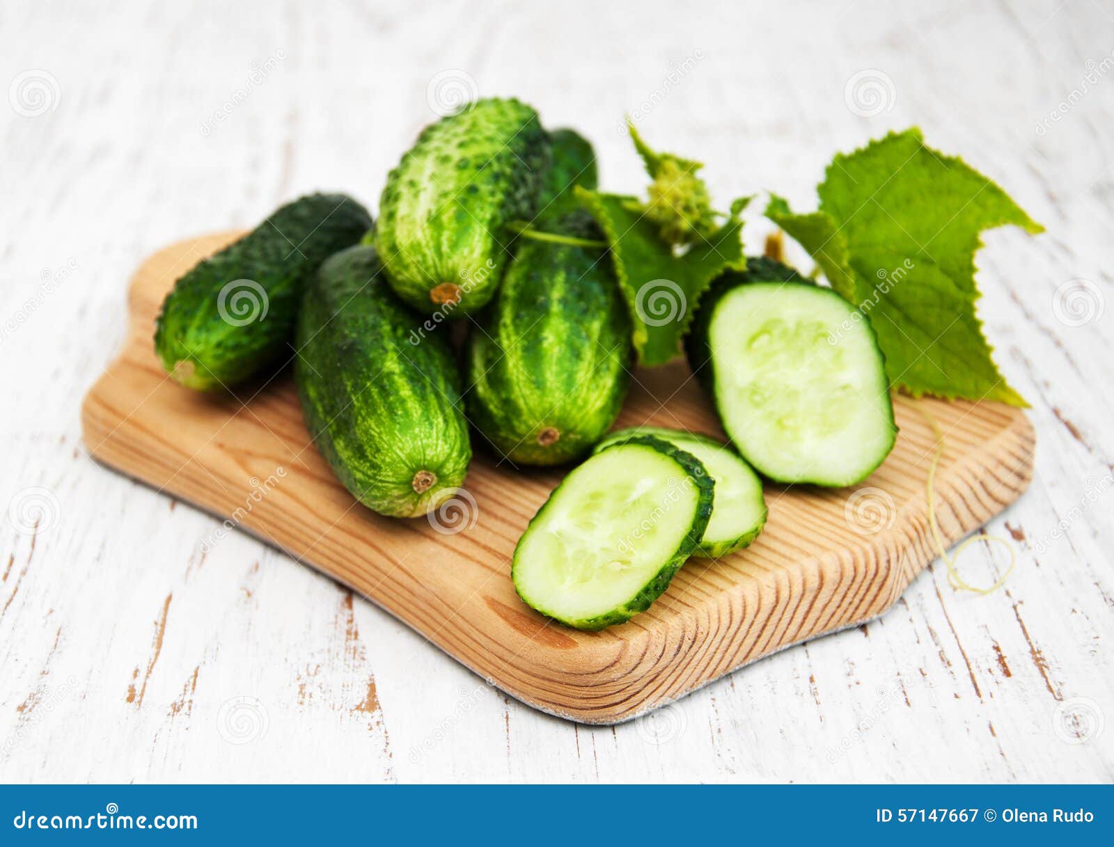 Pepinos frescos imagen de archivo. Imagen de vegetariano - 57147667