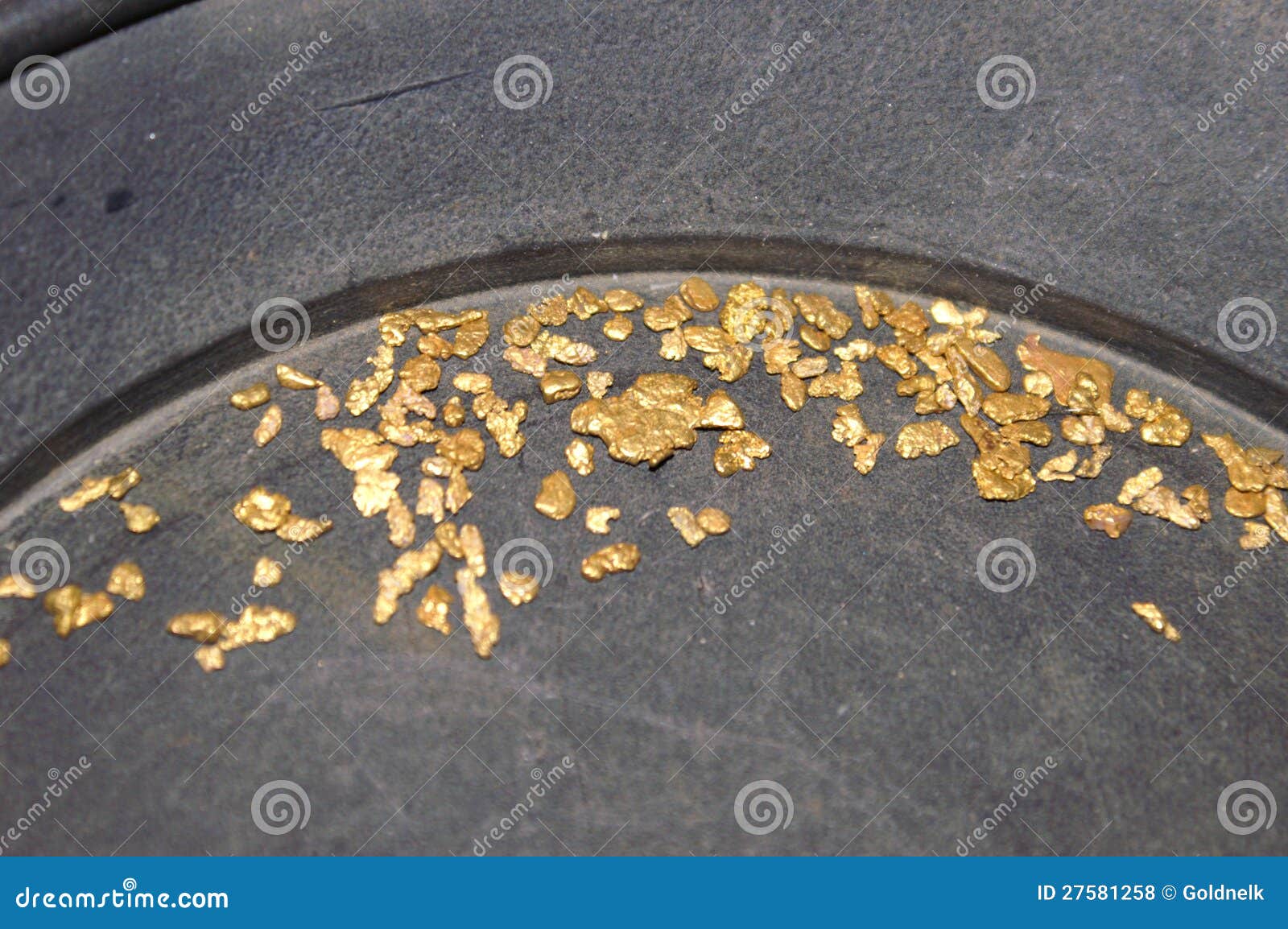 Pepite fotografia stock. Immagine di contanti, ricchezza - 27581258