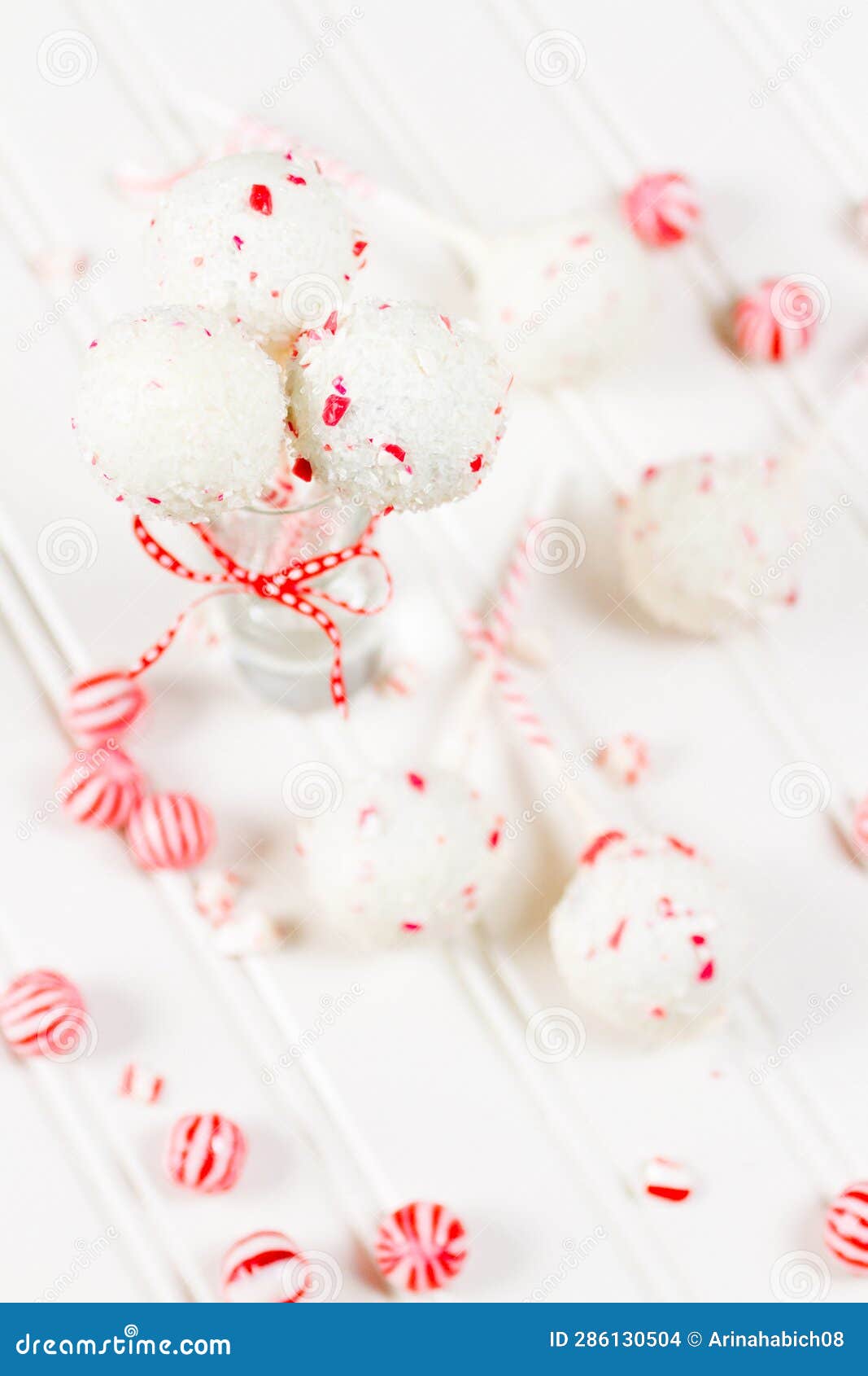 Peppermint Chocolate Cake Pops Stock Photo - Image of mint, small ...