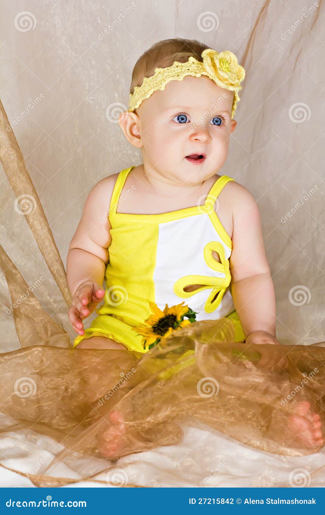 Pequeño bebé foto de archivo. Imagen de camisa, dulce - 27215842