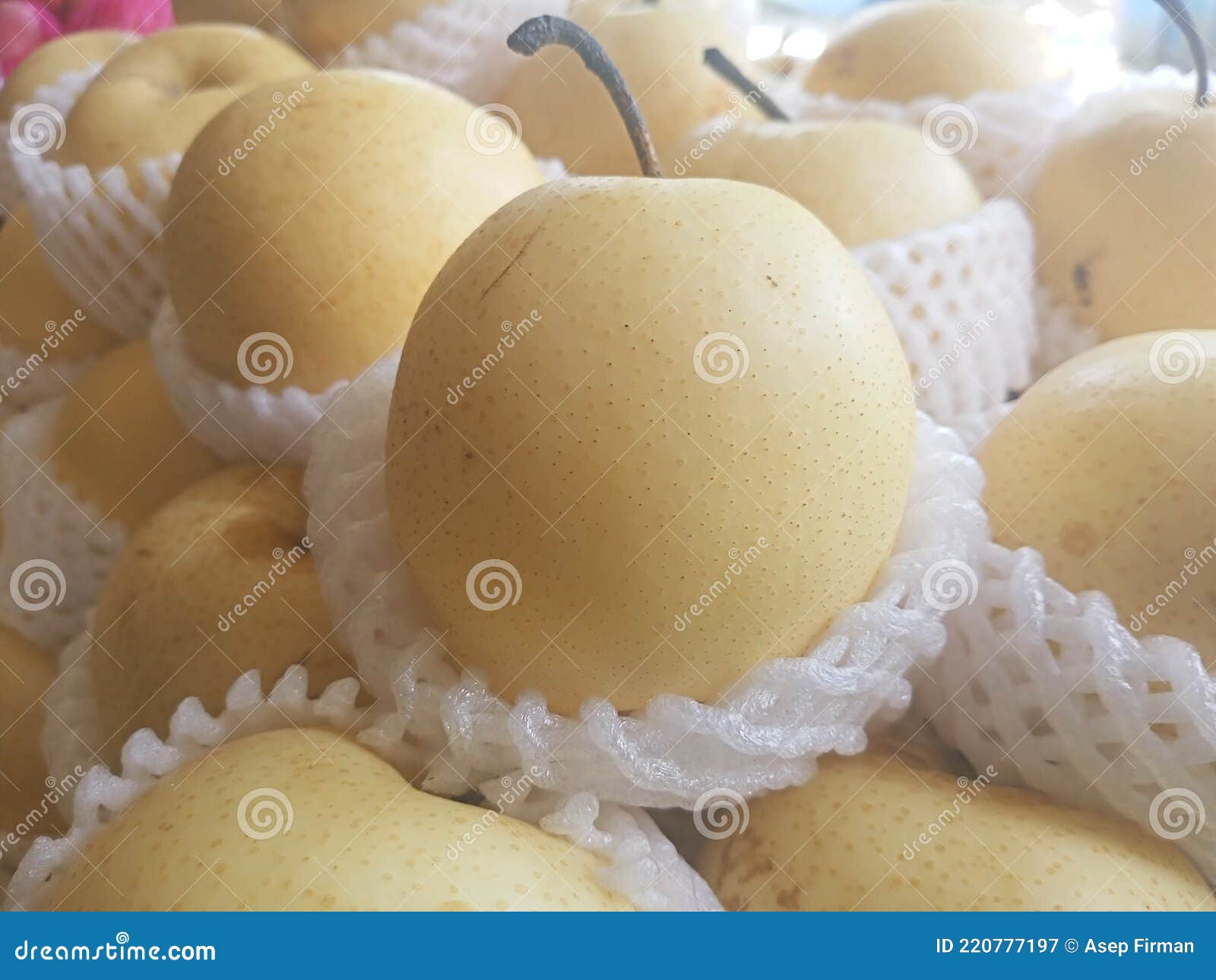 Pera Amarilla Nombre Redondo Siglo Peral Imagen de archivo - Imagen de ...