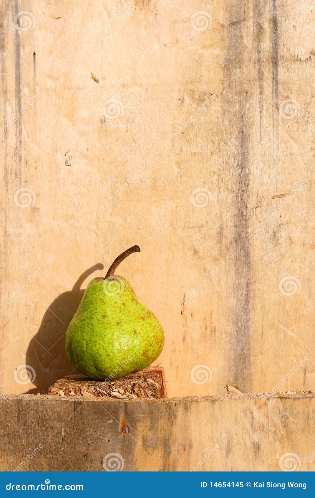Pera Con El Fondo De La Textura Imagen de archivo - Imagen de madera ...