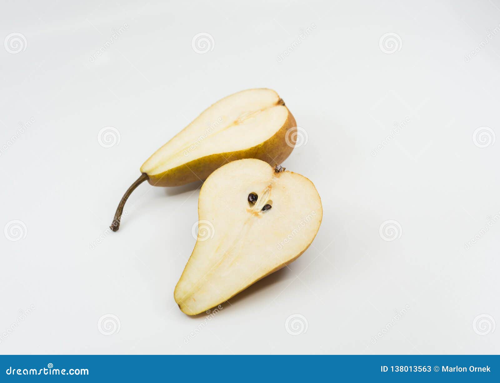 Pera De Brown Cortada Por La Mitad Imagen de archivo - Imagen de sano ...