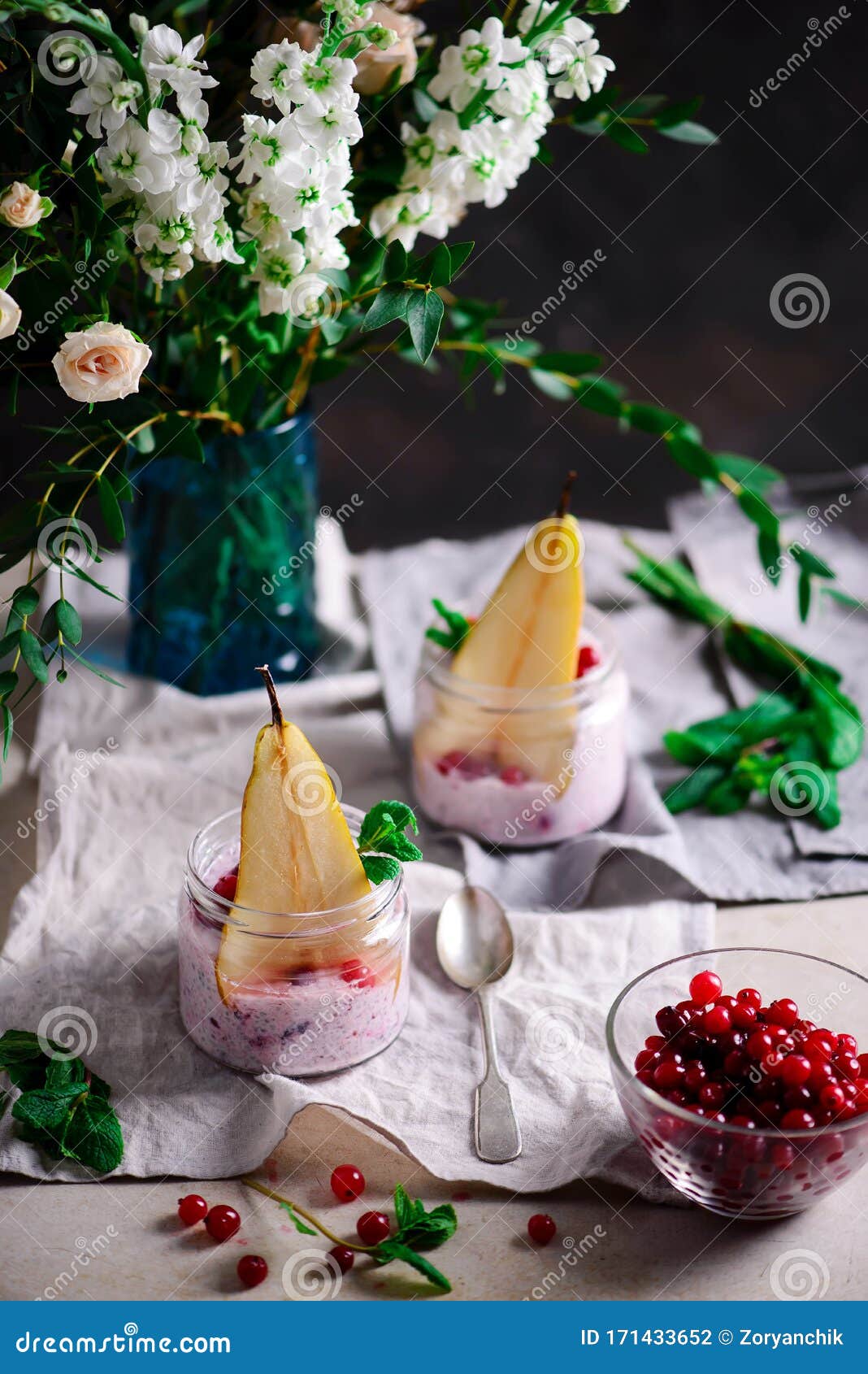 Pera e morango-do-mar foto de stock. Imagem de café - 171433652