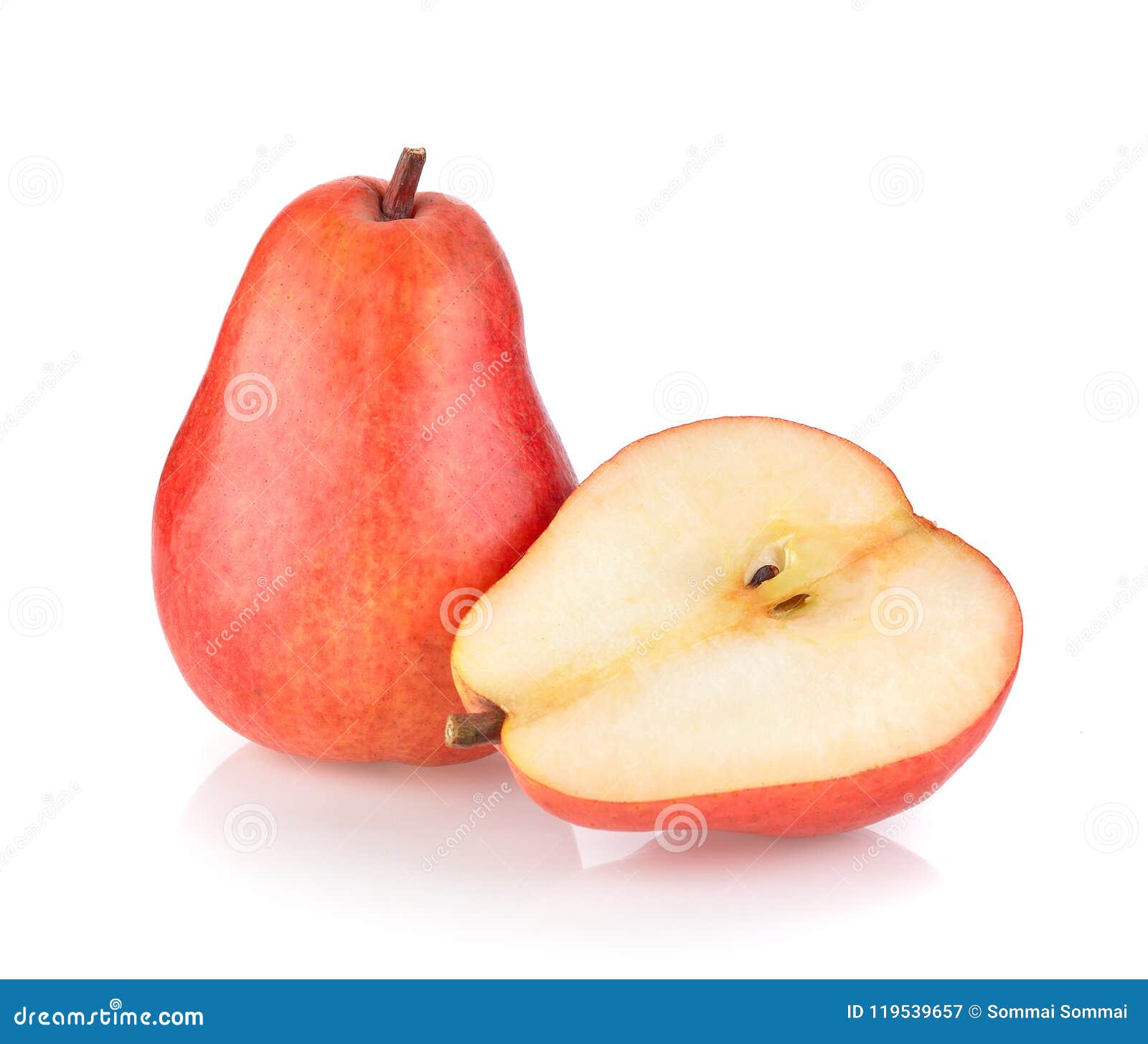 Pera Fresca En El Fondo Blanco Imagen de archivo - Imagen de pera, rojo ...