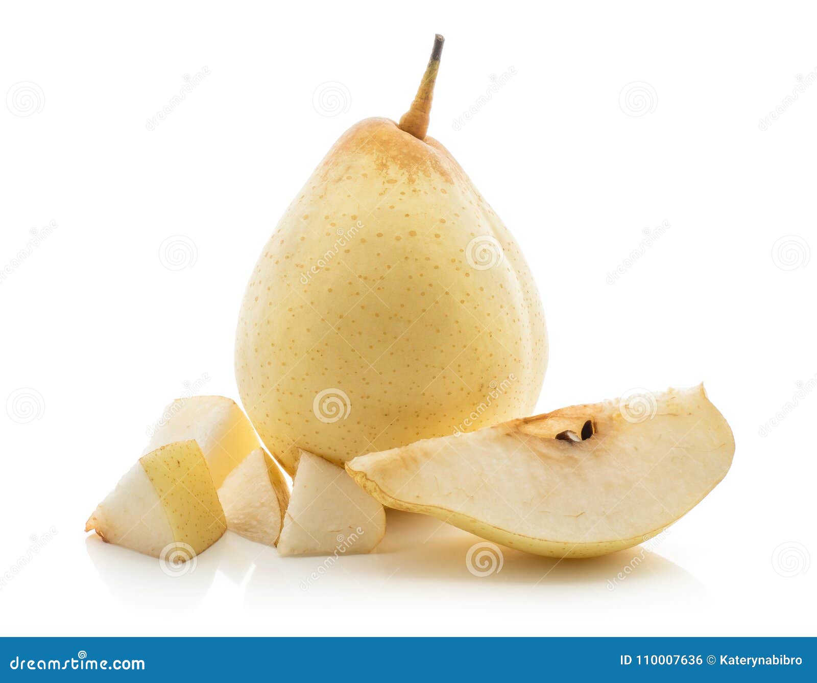 Pera Fresca Nashi Su Bianco Fotografia Stock - Immagine di croccante ...
