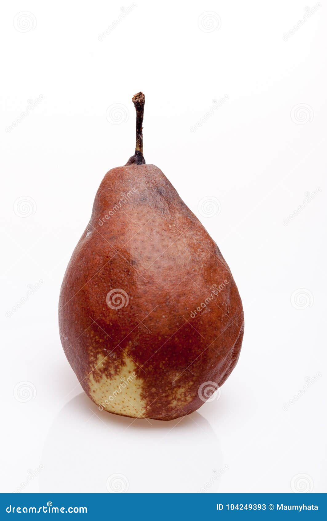Pera Marrom Enrugada E Podre Isolada Imagem de Stock - Imagem de fresco ...