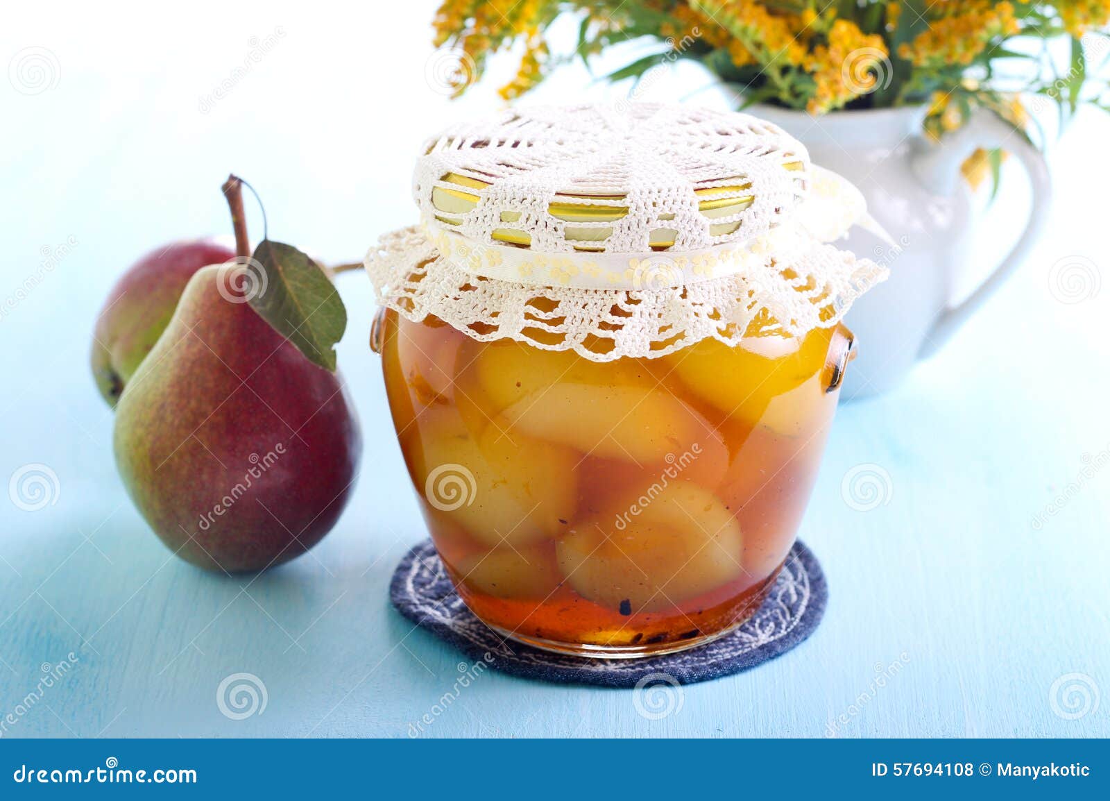 Peras Conservadas En Vinagre Hechas En Casa Foto de archivo - Imagen de ...