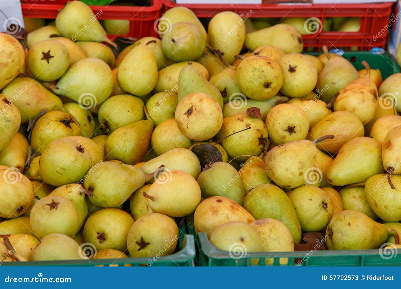 Peras En Las Cajas De Un Mercado Imagen de archivo - Imagen de fruta ...