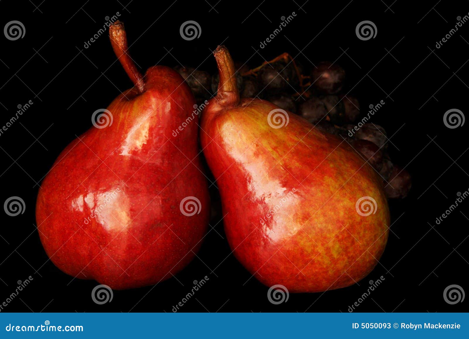 Peras y uvas imagen de archivo. Imagen de bartlett, fresco - 5050093
