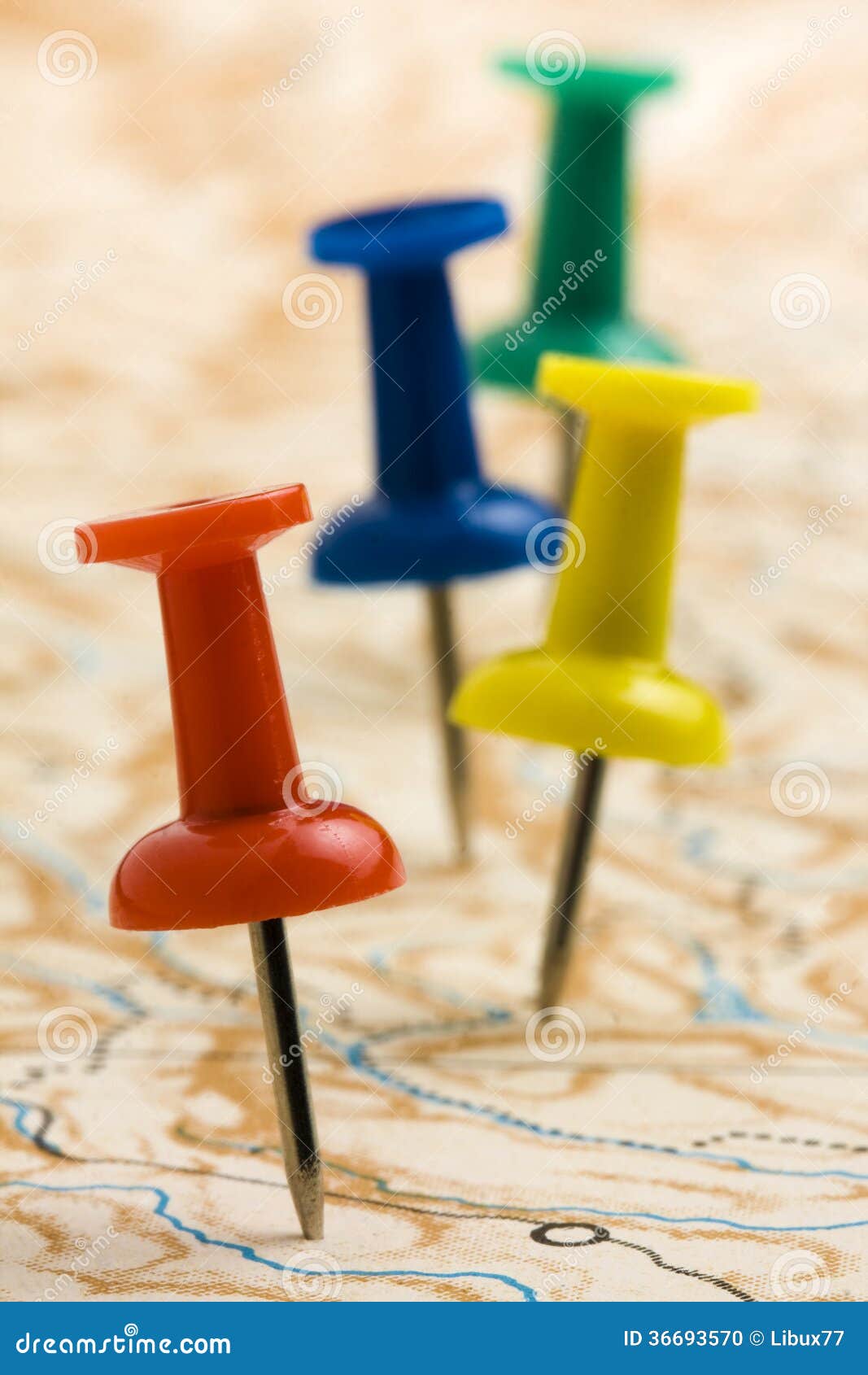 Percevejos No Mapa Sem Nome Foto de Stock - Imagem de miniaturas, naomi ...