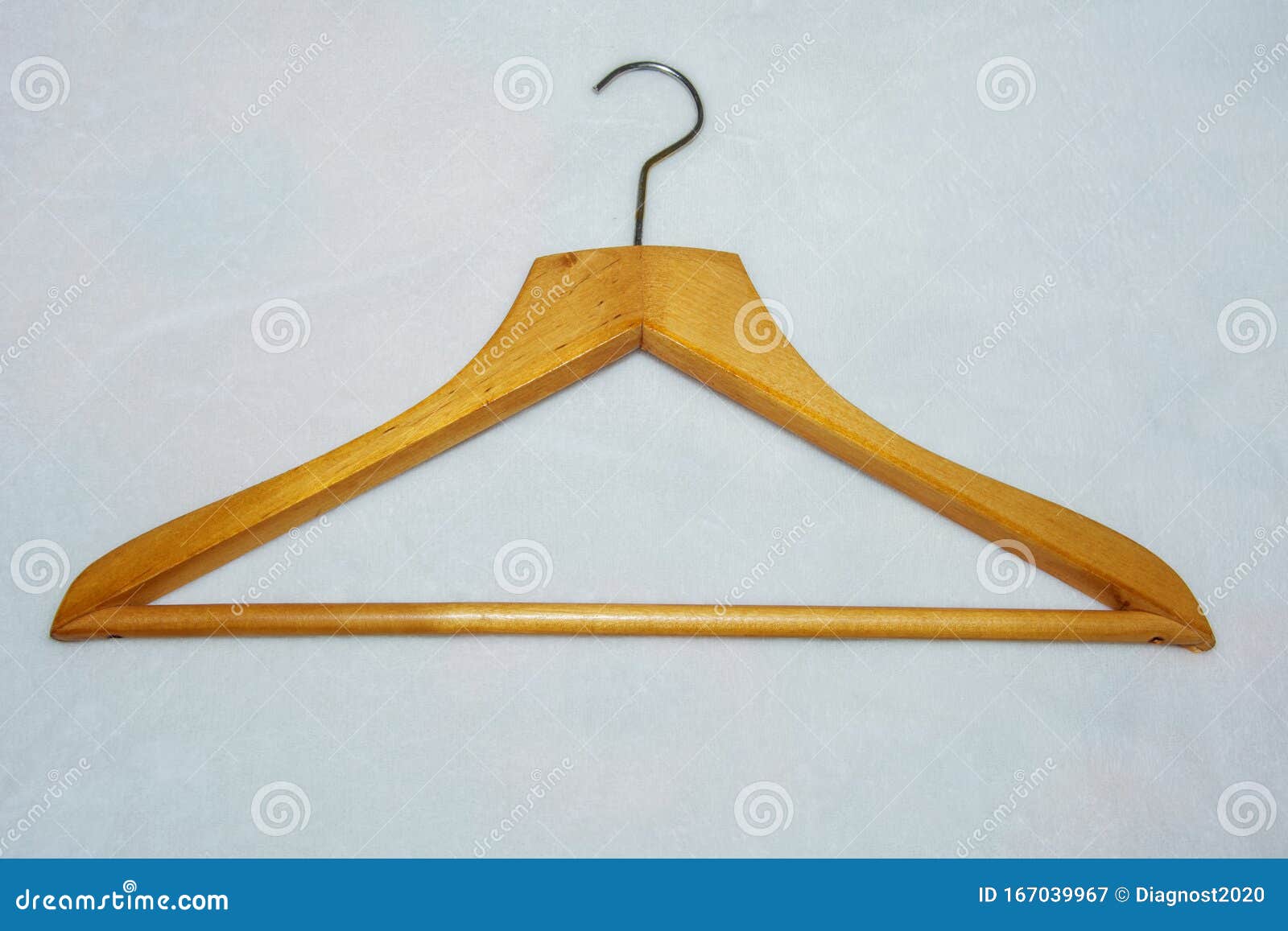 Percha De Madera Para Ropa Con Gancho Sobre Fondo Blanco Imagen de ...