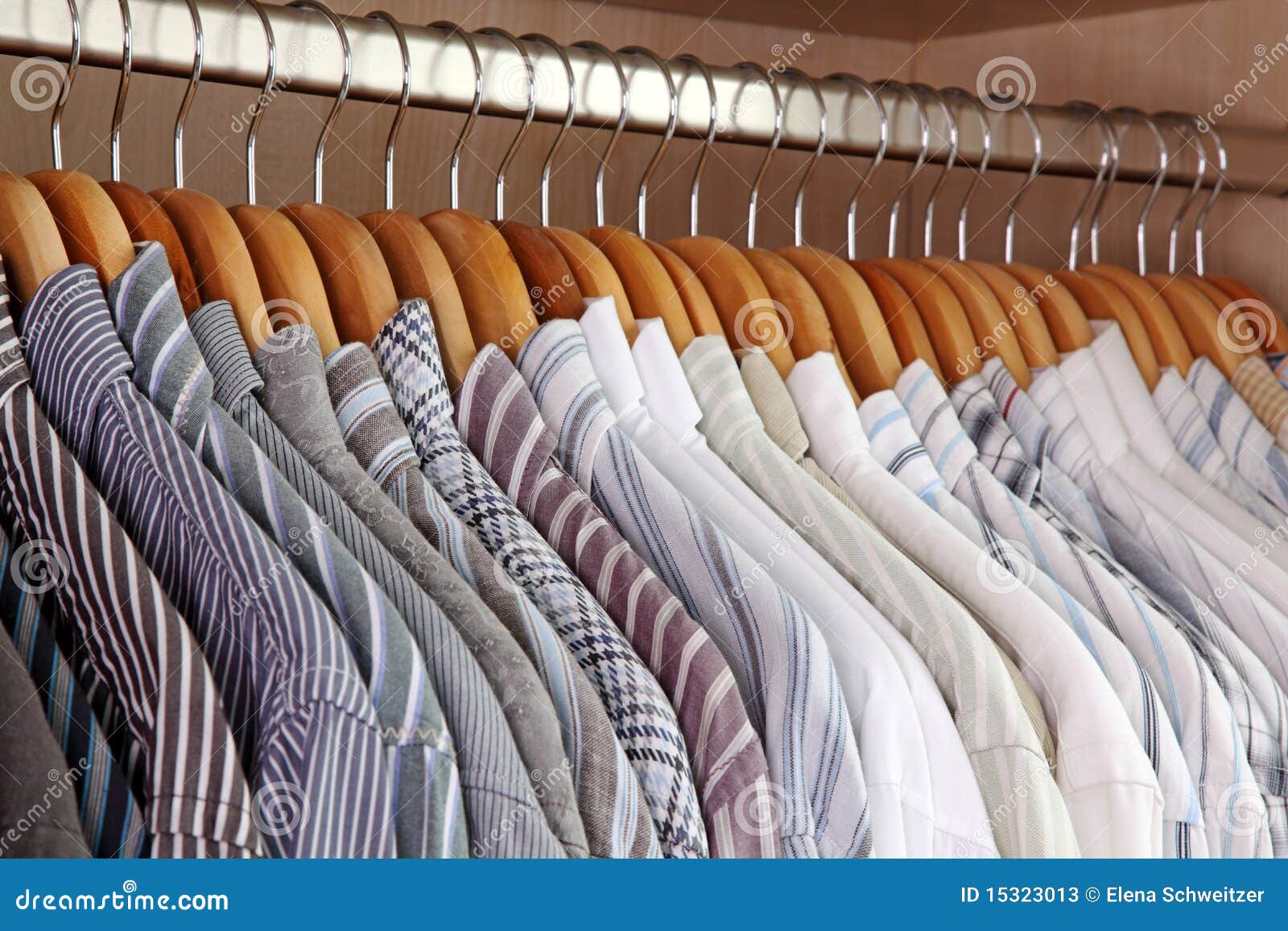 Percha de ropa imagen de archivo. Imagen de colgante - 15323013