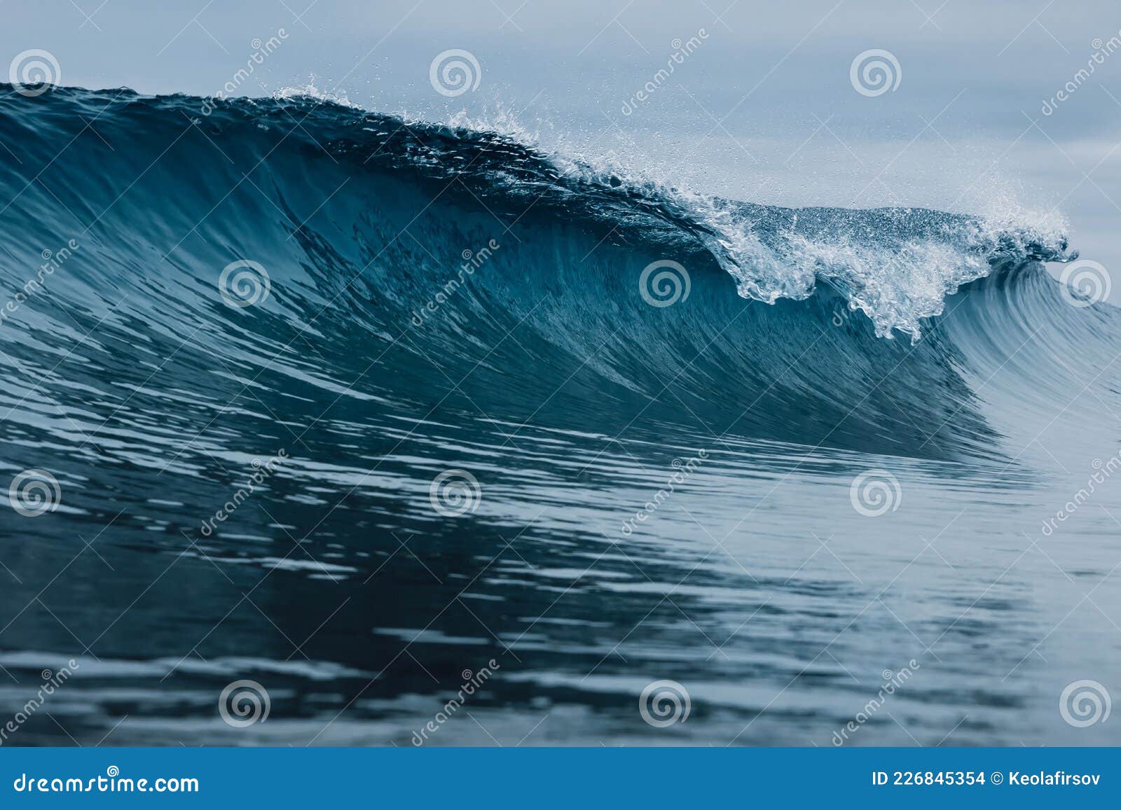 Perfect Barrel Wave on Beach. Breaking Ocean Wave with Cloudy Weather ...