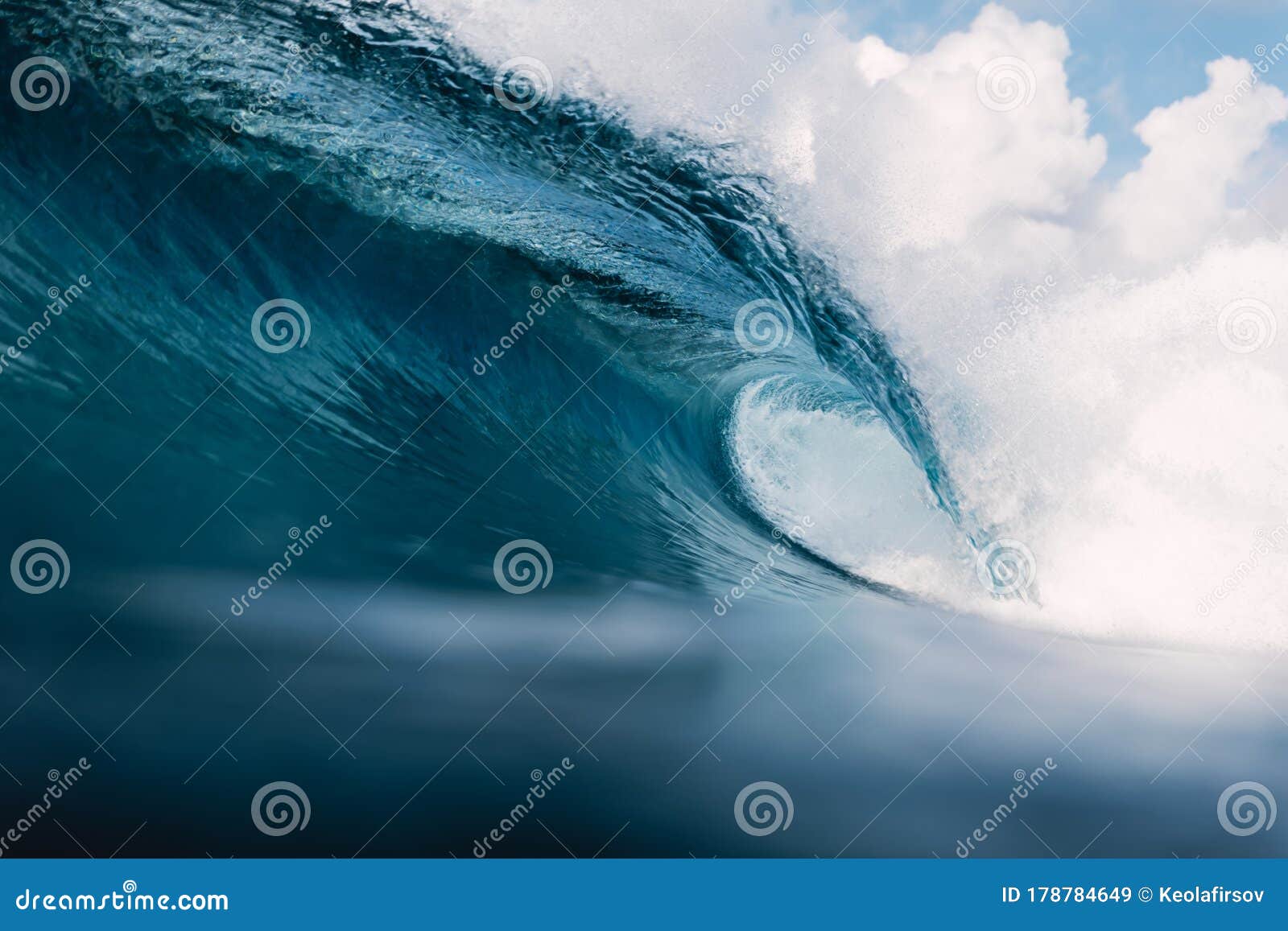 Perfect Barrel Wave in Ocean. Breaking Wave with Sun Light Stock Image ...