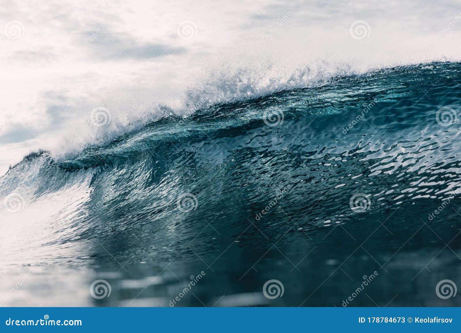 Perfect Barrel Wave in Ocean. Breaking Wave with Sun Light Stock Image ...