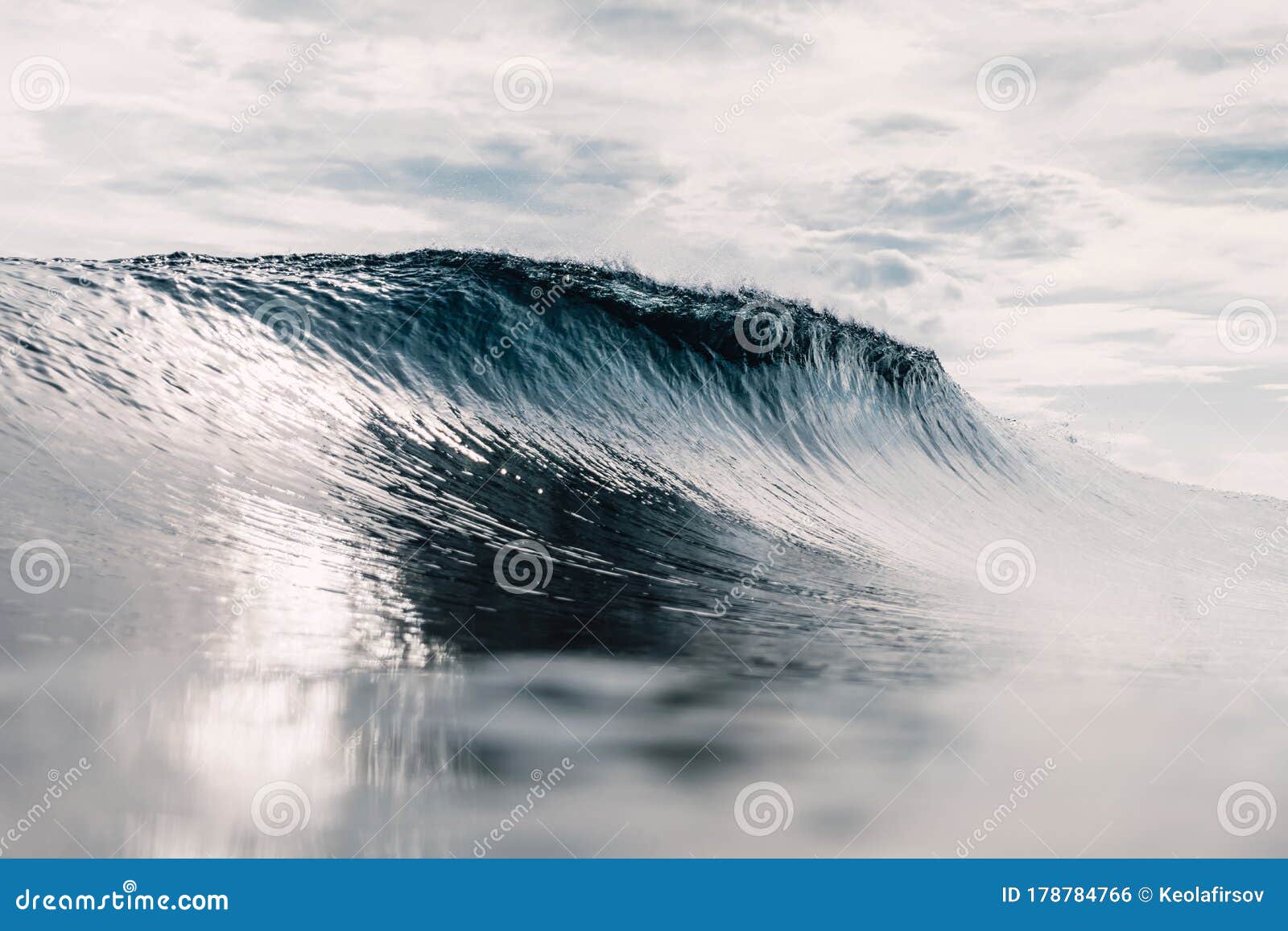 Perfect Barrel Wave in Ocean. Breaking Wave with Sun Light Stock Photo ...